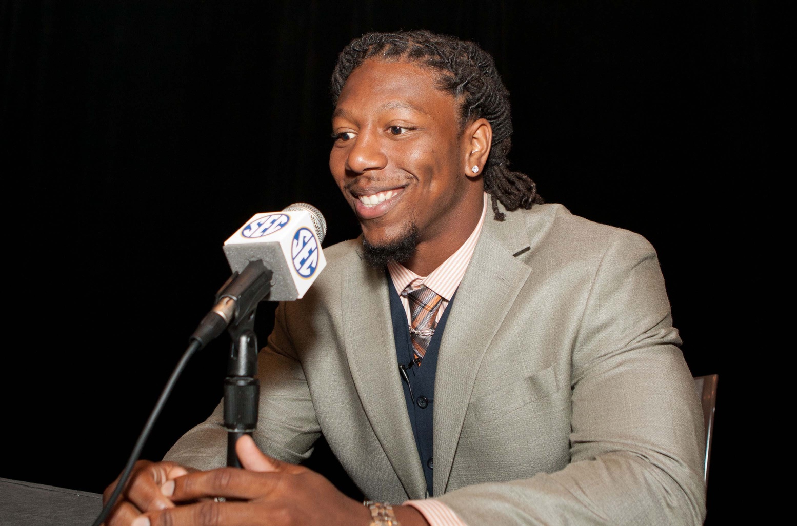 Kentucky's Bud Dupree shows off freak athleticism at Combine - Saturday ...