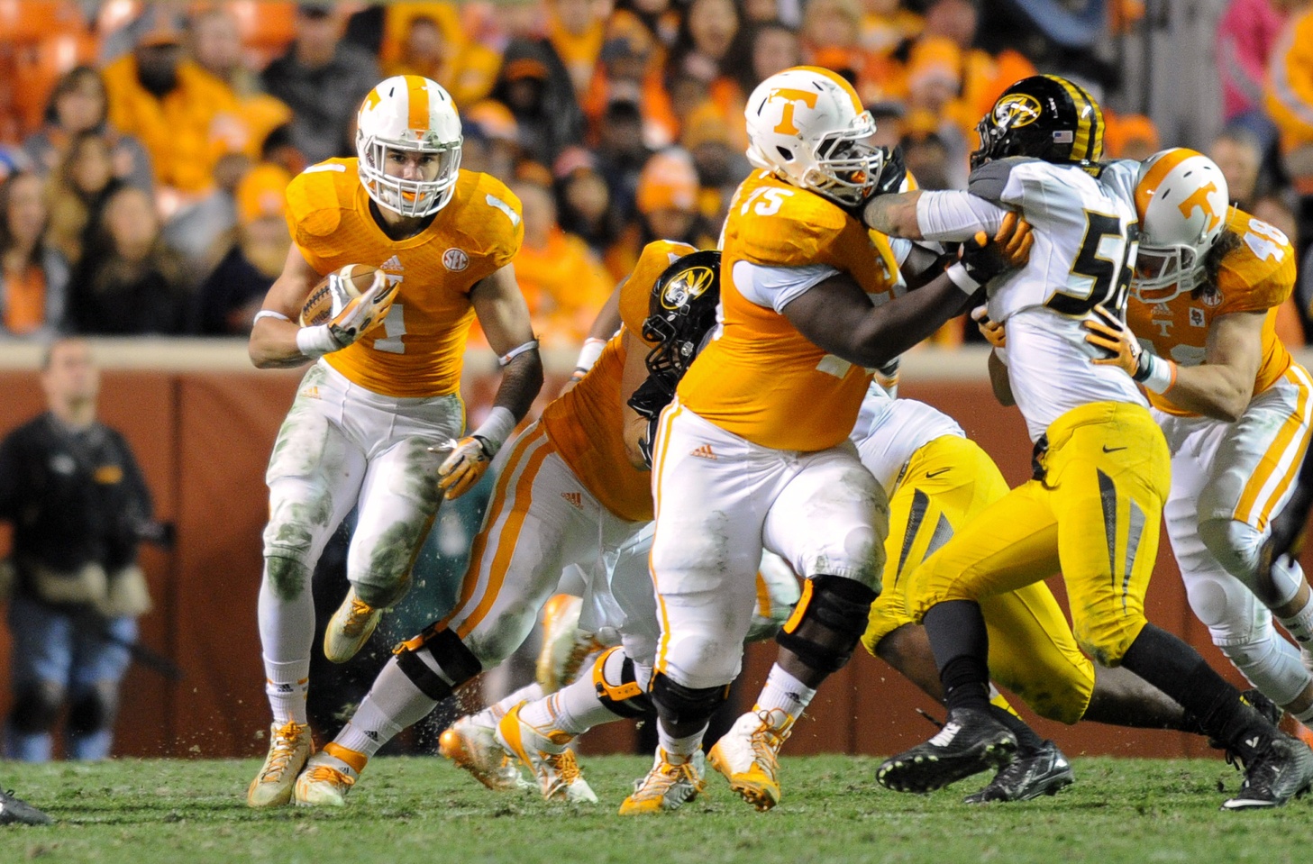 Tennessee offensive line building cohesion, adding competition ...