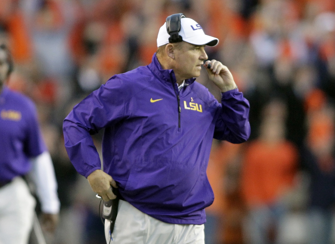 Les Miles speaks on quarterback battle, summer plans - Saturday Down South