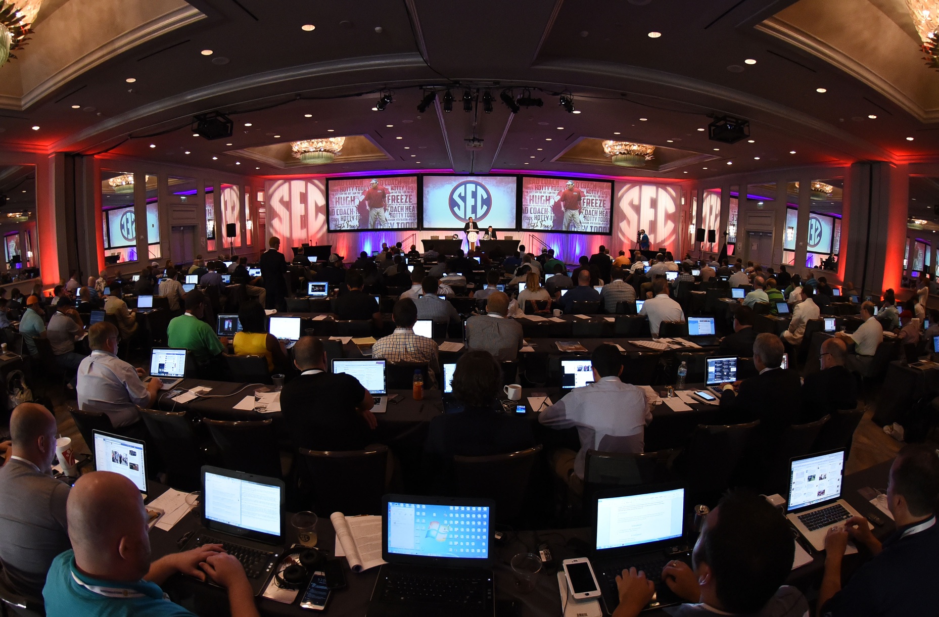 Who gets to vote in the Associated Press Poll? How and who chooses them ...