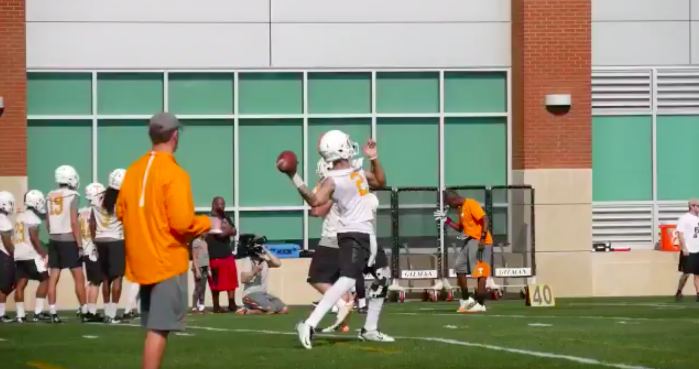 Video: Tennessee fans get first look at QB Jarrett Guarantano ...