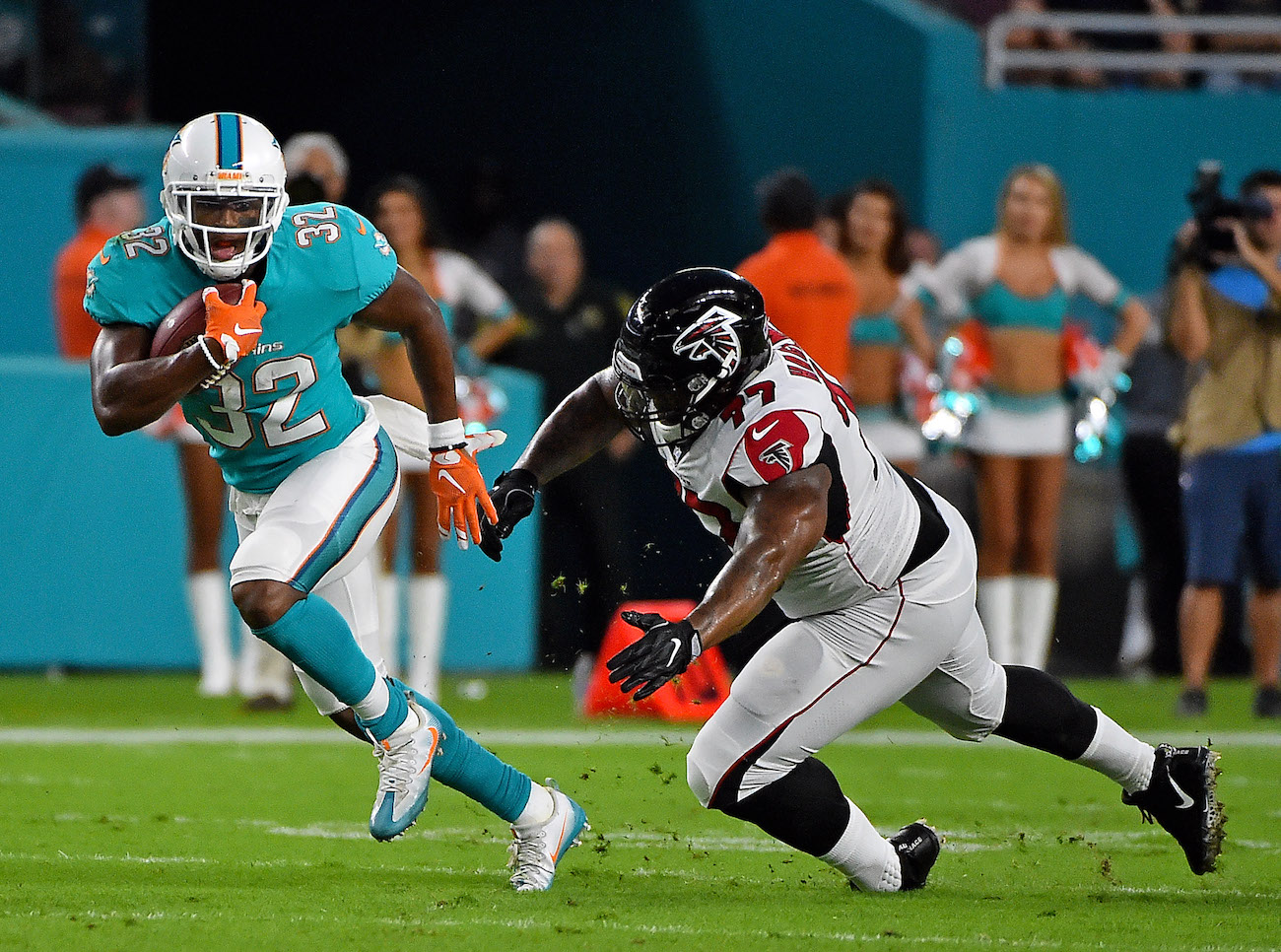 Former Alabama RB Kenyan Drake suffers head injury in Dolphins practice ...