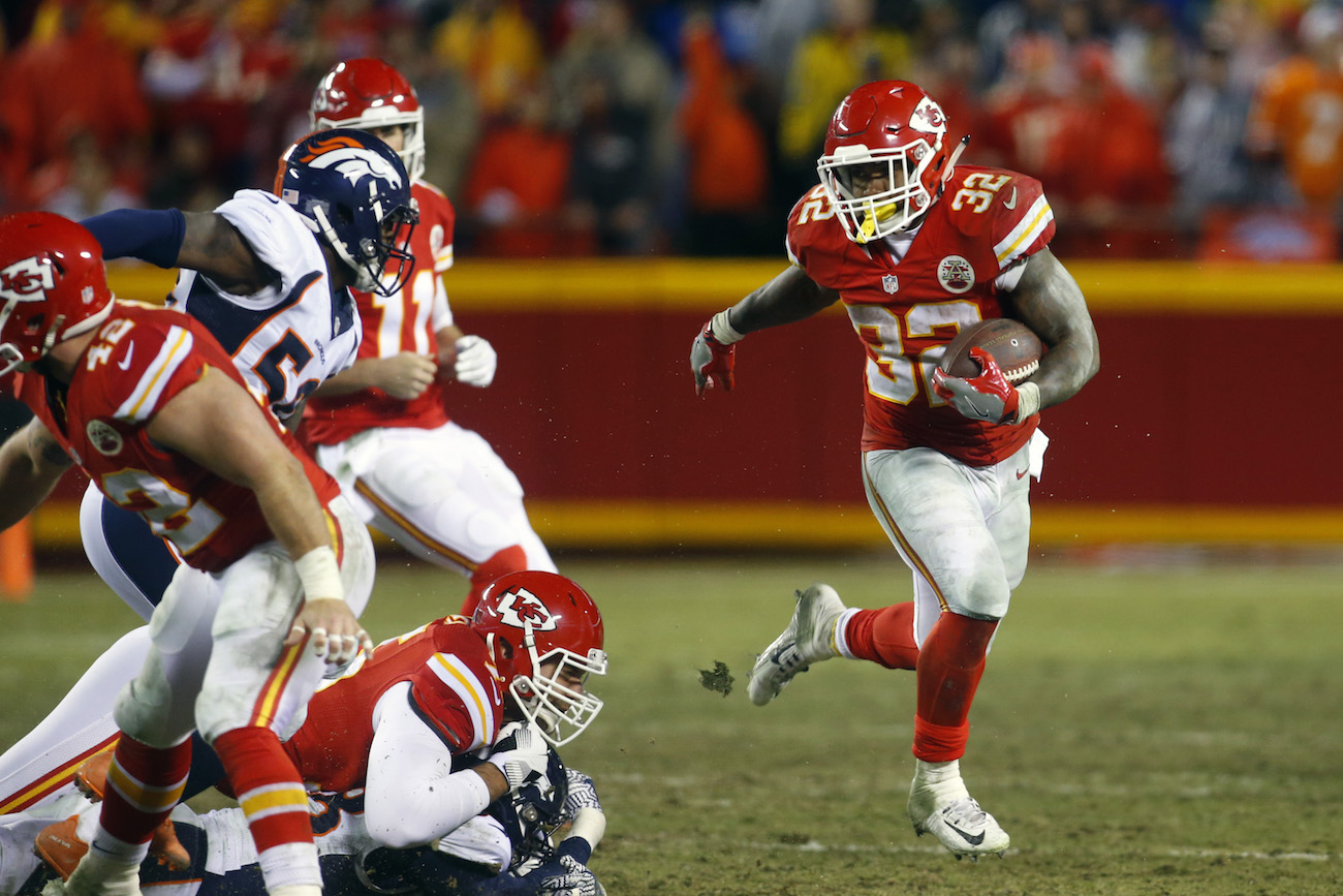 Former LSU RB Spencer Ware carted off the field with apparent leg ...