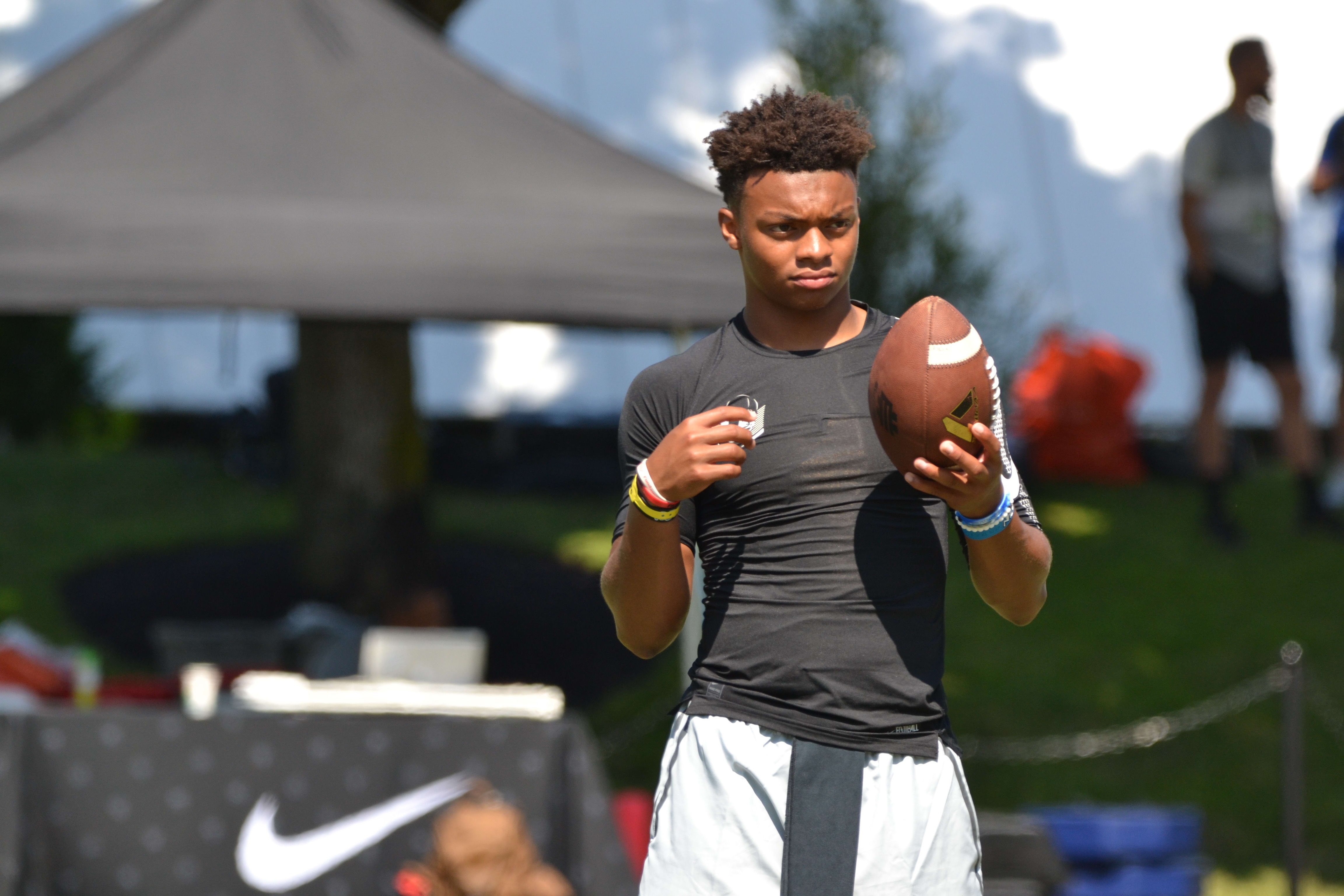 Nation's No. 2 overall player, Justin Fields, officially signs with ...