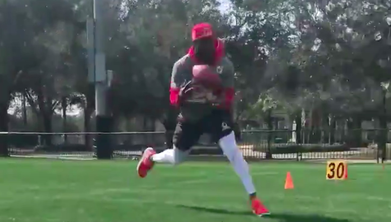 WATCH: Former Georgia S Reshad Jones sets world record for longest pass ...