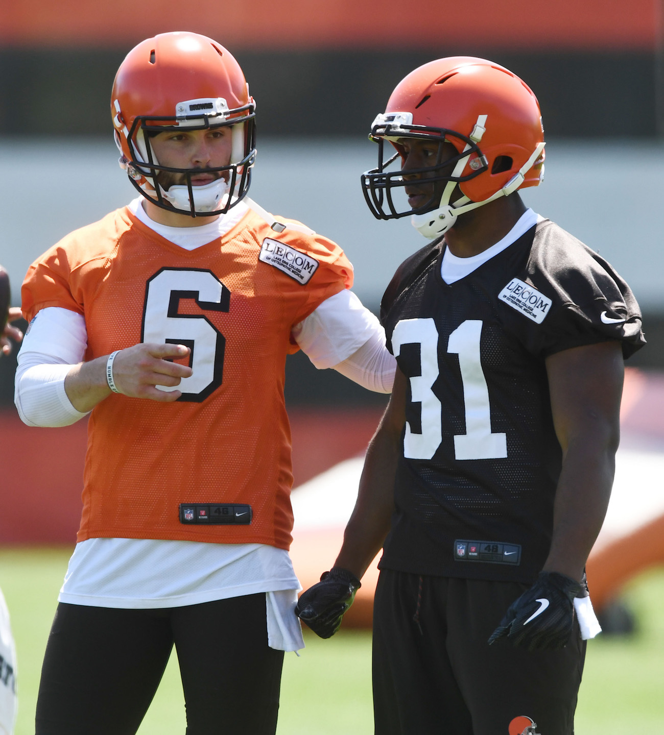 Nick Chubb officially signs his rookie contract with the Cleveland ...