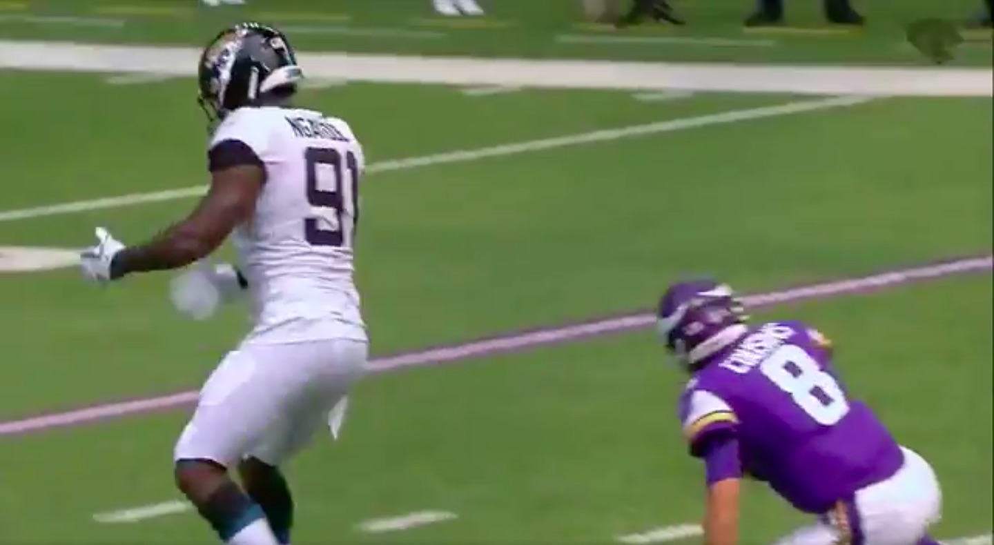WATCH: Paging Hingle McCringleberry: Jaguars DL draws flag for three ...