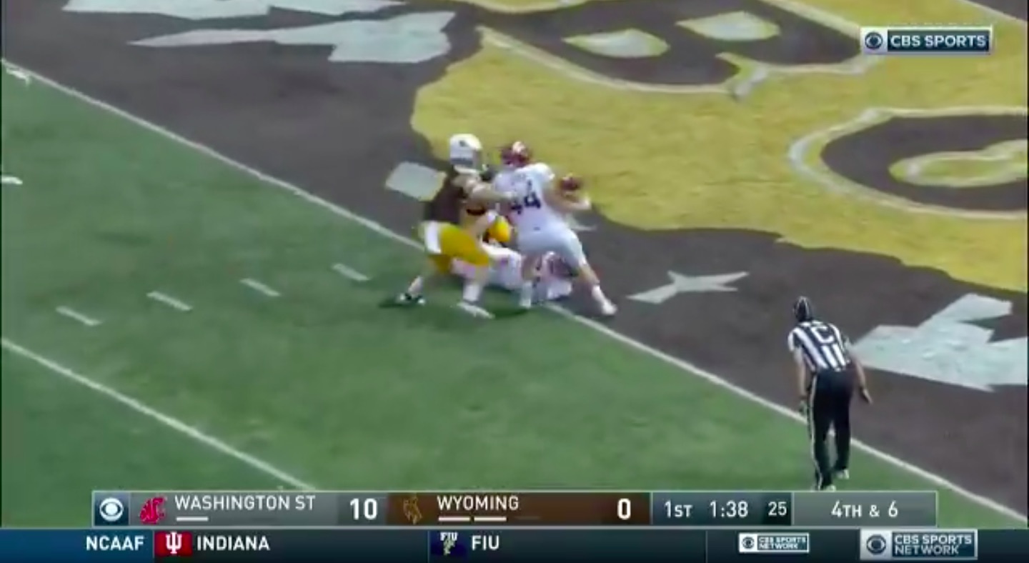 WATCH: Washington State has hilariously bad punt attempt, ends in ...