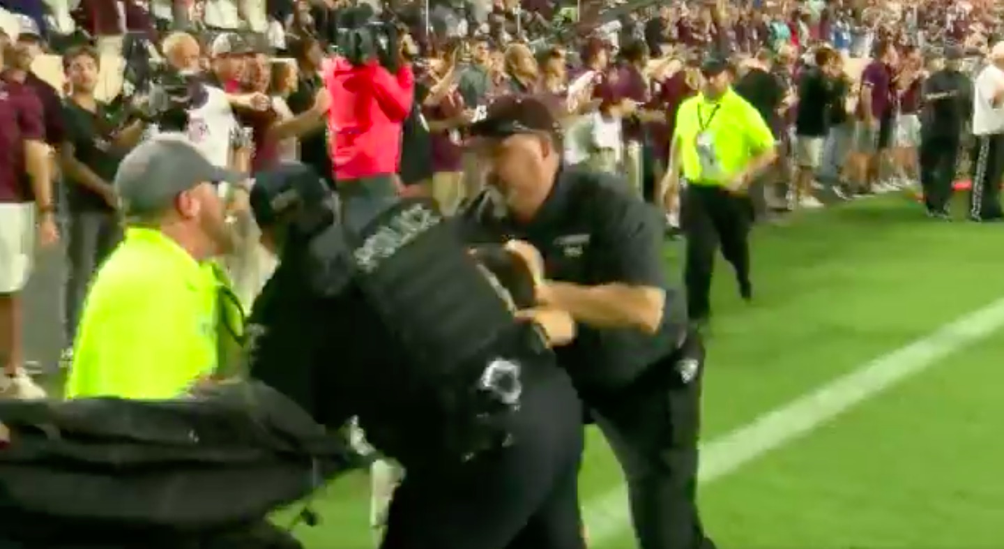 WATCH: Police take down maniac fan who tried to run on field during ...