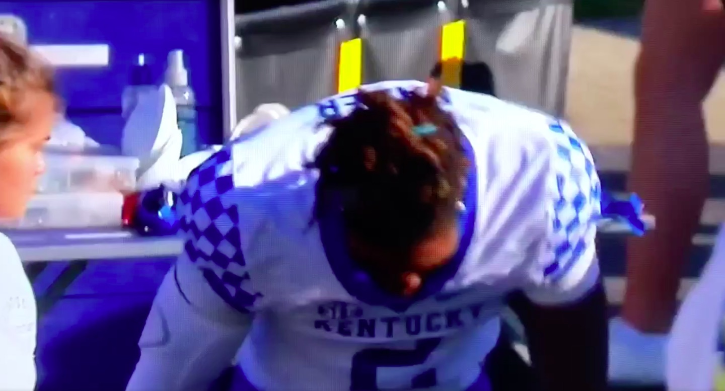 WATCH: Kentucky WR Dorian Baker does pushups on the sideline after ...