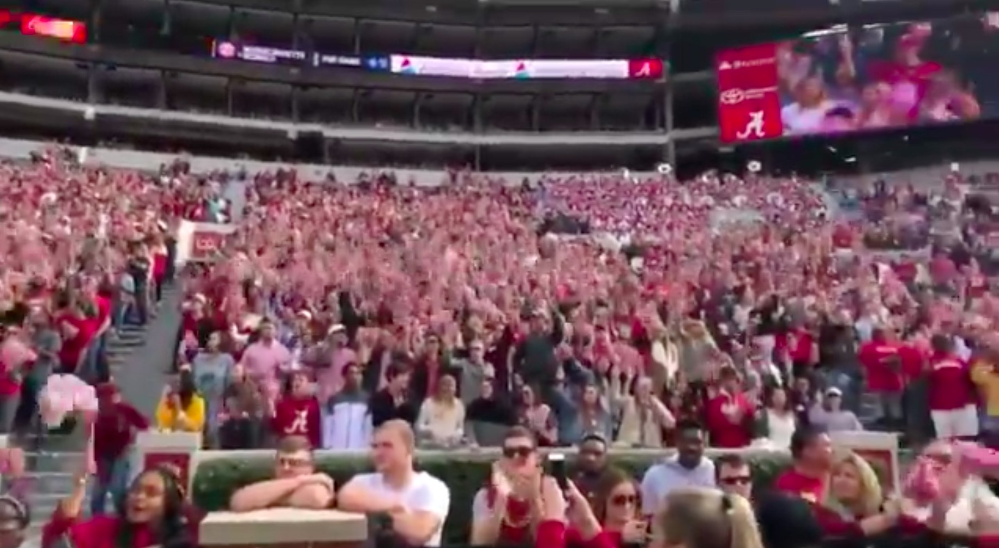 WATCH: Alabama fans welcome Jalen Hurts back to the field with ...