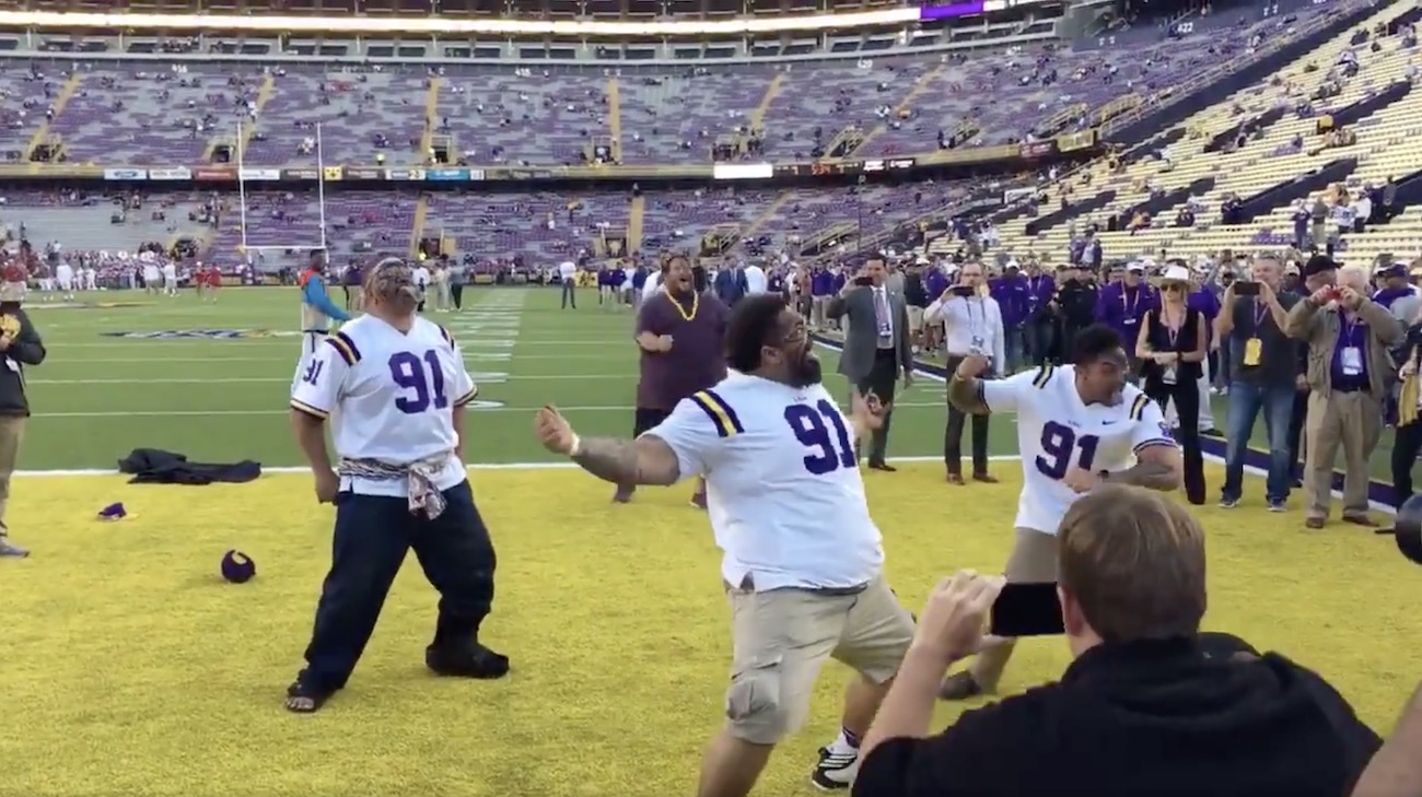 WATCH: LSU crowd goes wild when Fehoko family did a Haka dance in the ...
