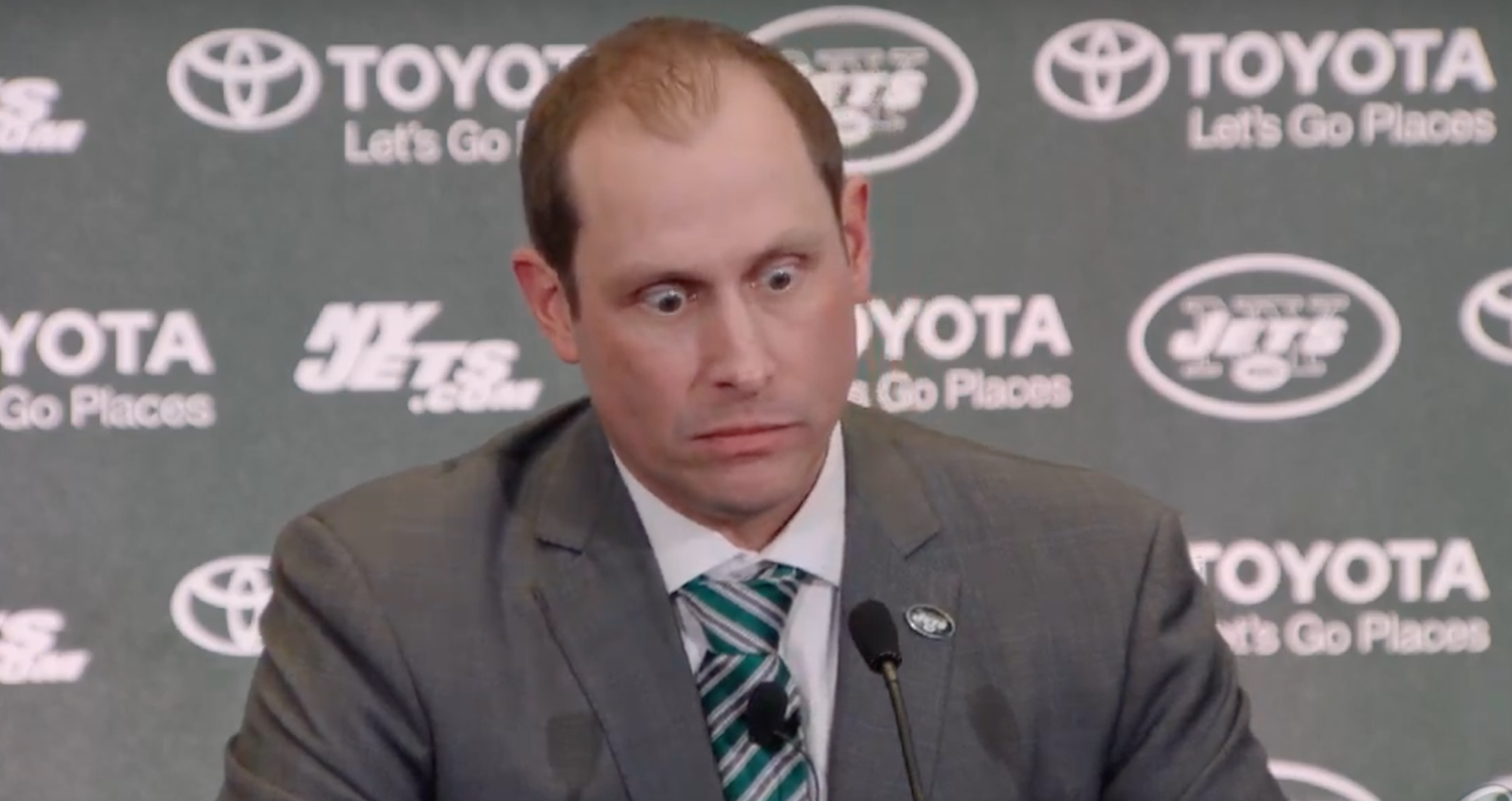 Adam Gase's bizarre facial expressions during his Jets introductory ...