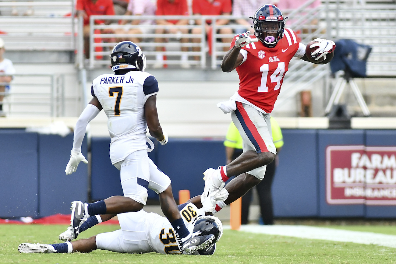 LOOK: D.K. Metcalf looks more like a bodybuilder than a receiver ahead ...