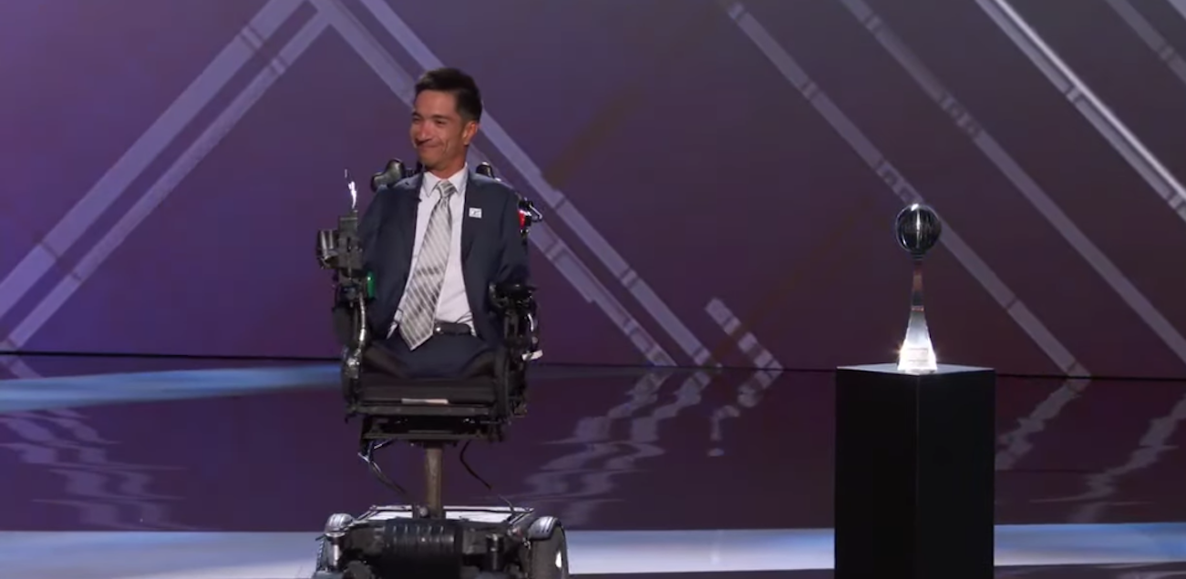 WATCH: Rob Mendez, football coach without limbs, has inspiring speech ...