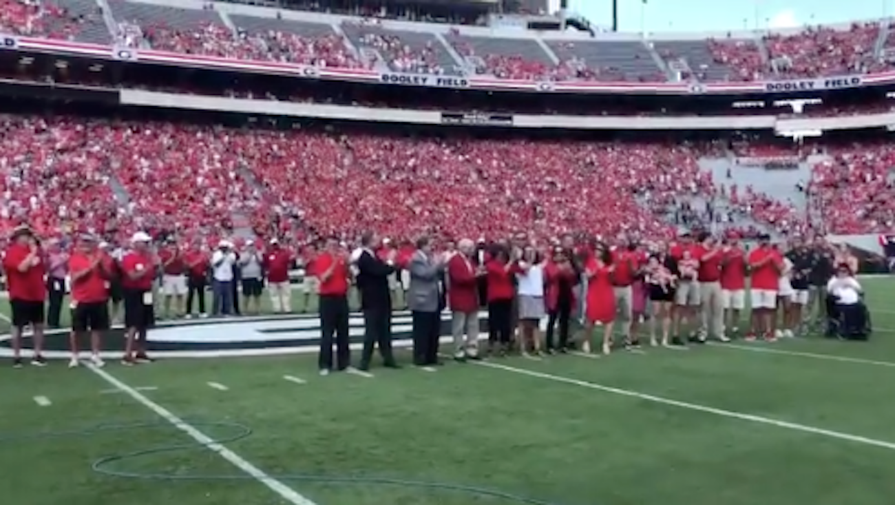 WATCH: Georgia unveils 'Dooley Field' sign at Sanford Stadium ...