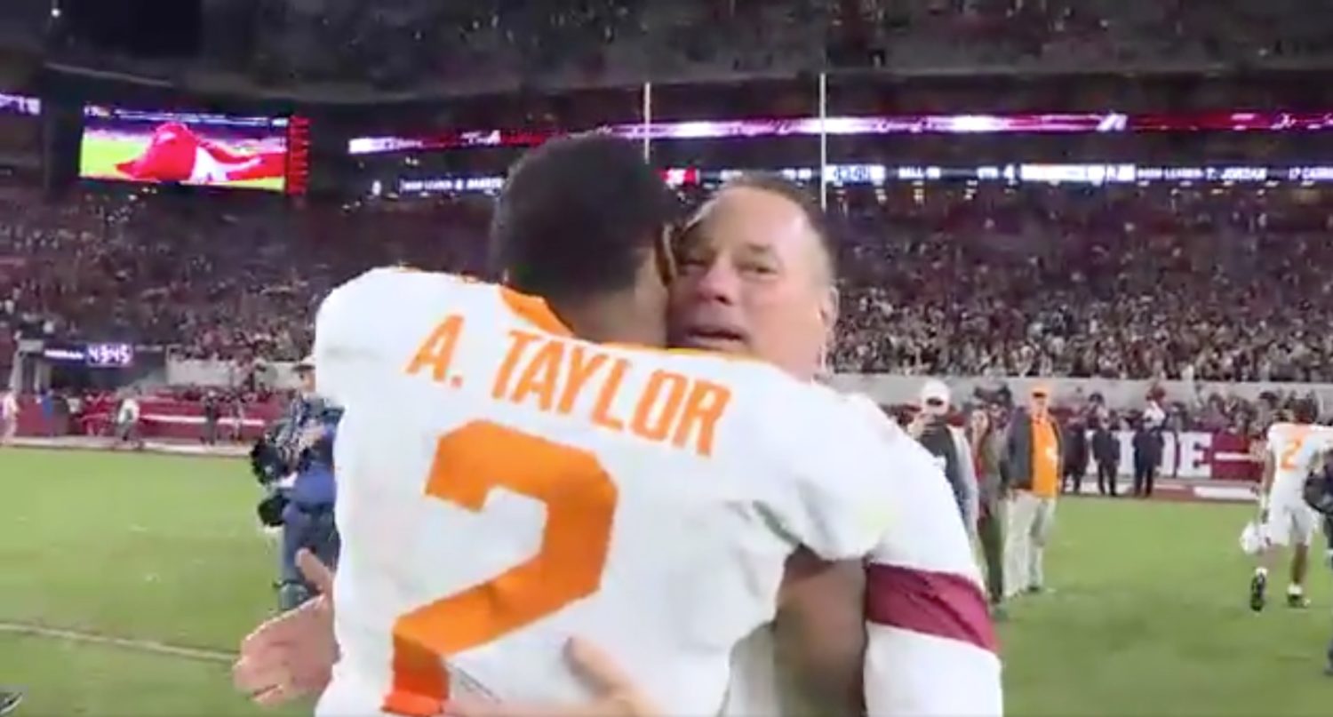 Butch Jones, Tennessee players share special moment on field following ...