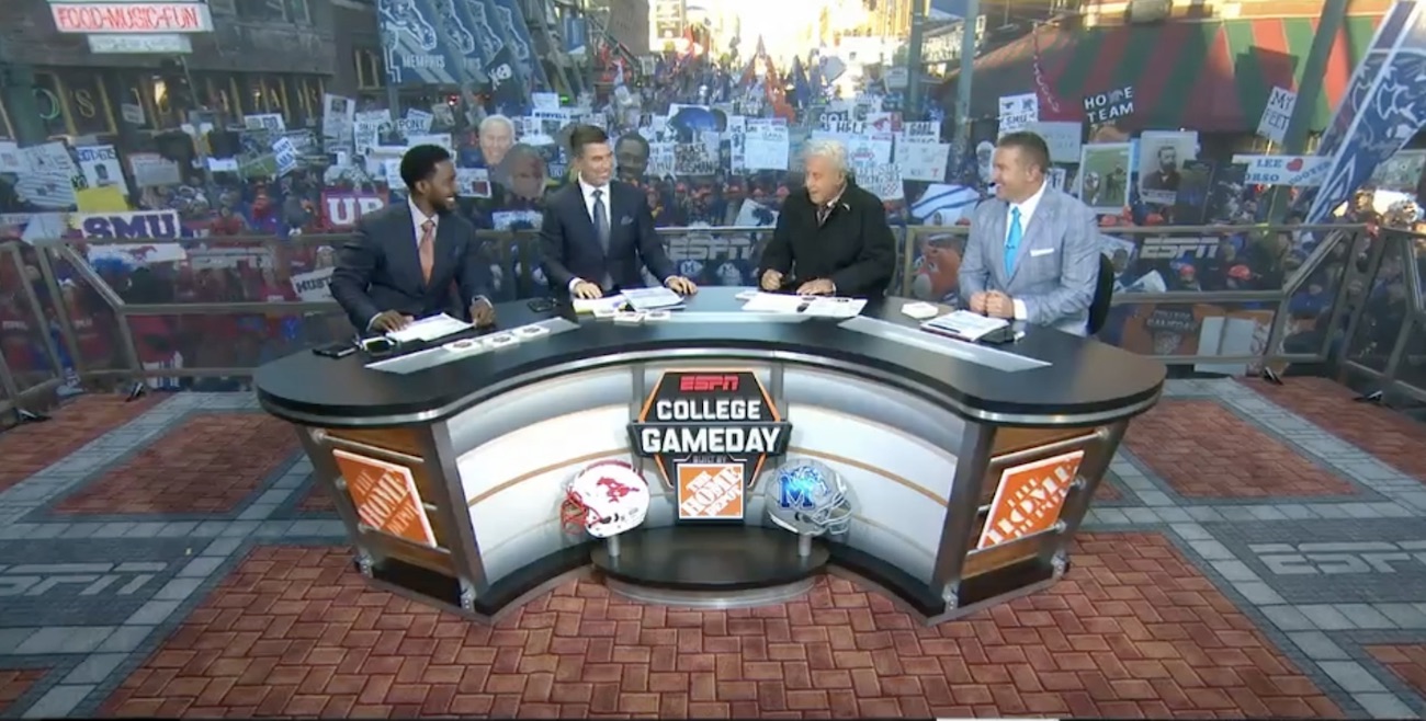 Memphis fans troll Tennessee with College GameDay signs - Saturday Down ...