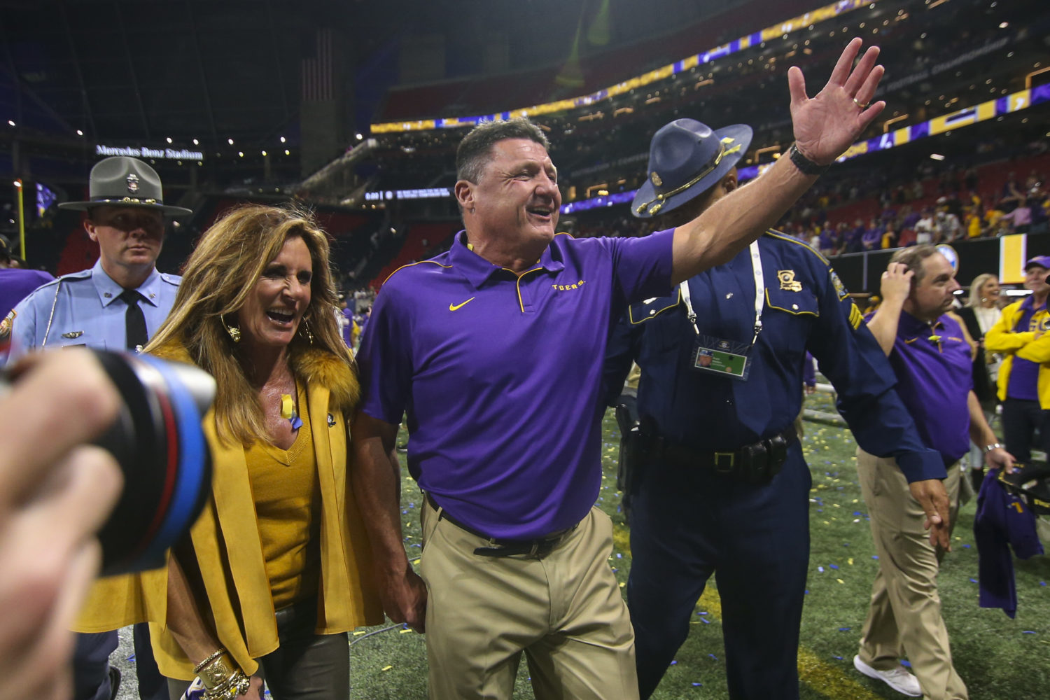 LSU fan in Texas decorates house with incredible Tigers-themed ...