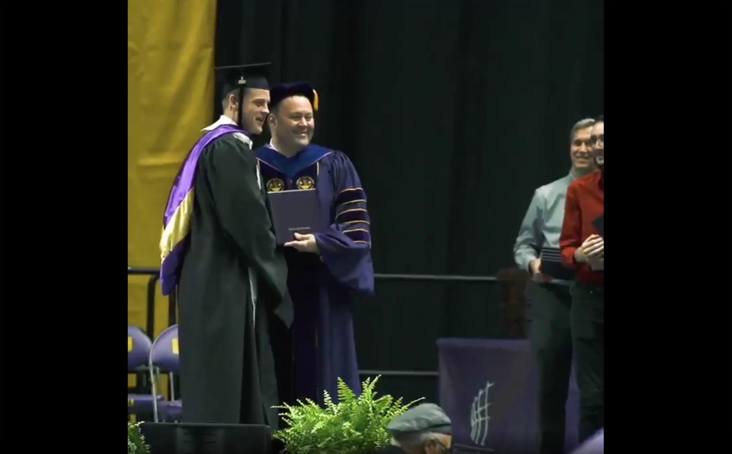 Joe Burrow receives rousing ovation at LSU graduation - Saturday Down South