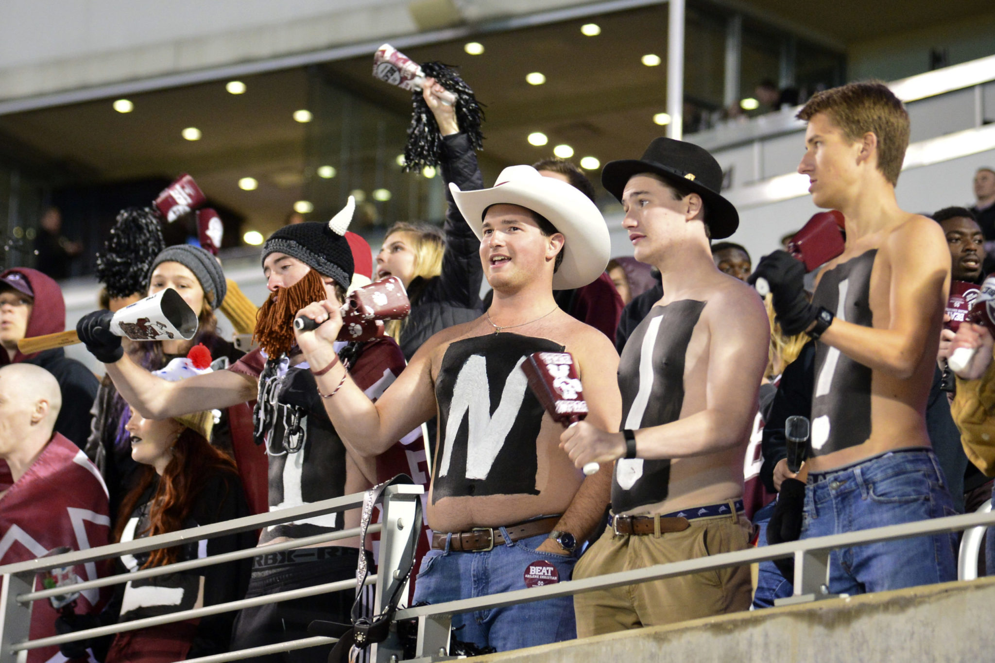 Mississippi State baseball fans get incredibly creative to heckle ...