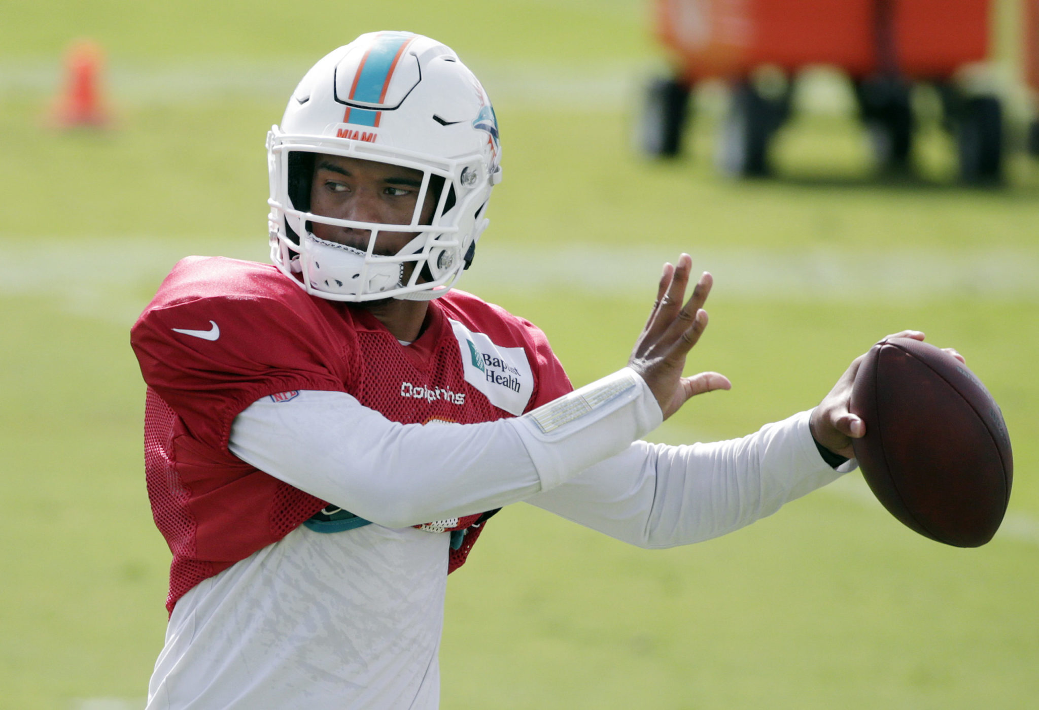 Tua Tagovailoa shows off arm strength on 69-yard TD in Miami Dolphins ...