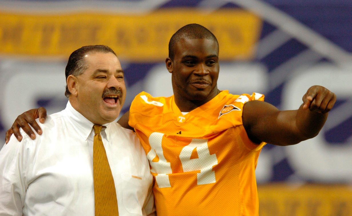 Why longtime SEC defensive coordinator John Chavis has decided to coach ...