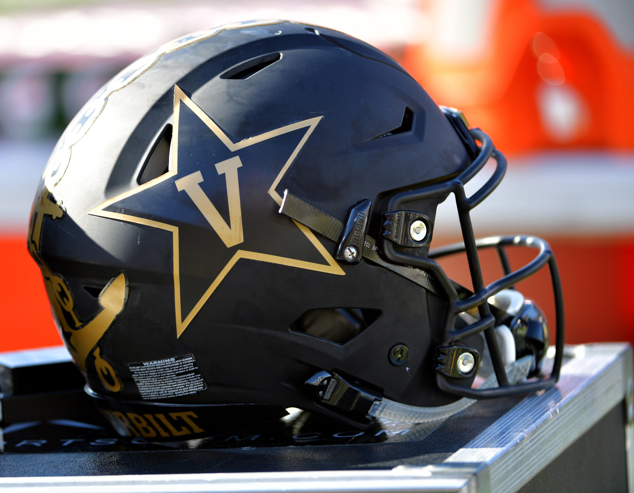Vanderbilt mourns the loss of Van Heflin, 62, who was first Black QB to ...