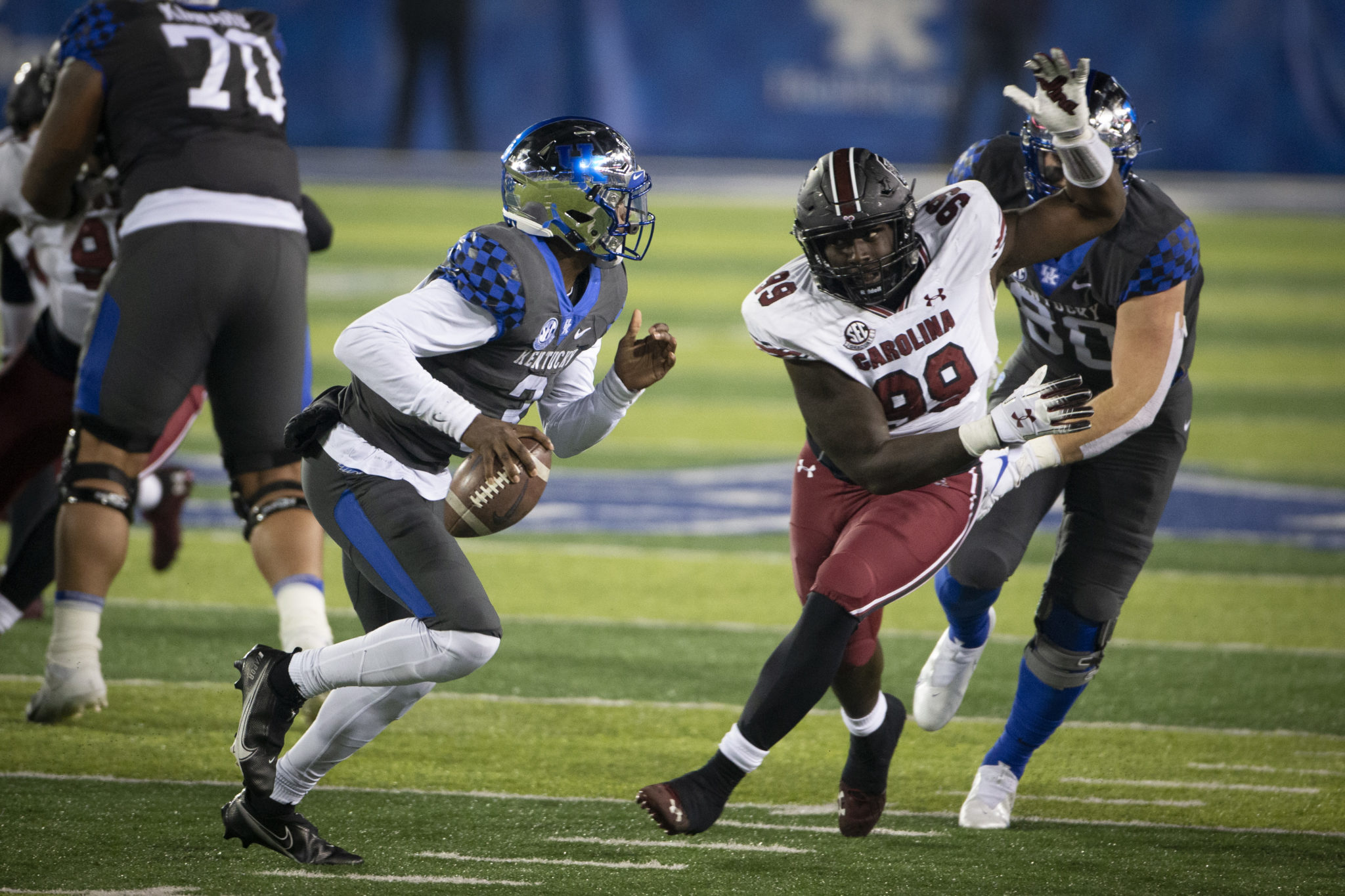 South Carolina DL Jabari Ellis announces plans for 2021 season ...