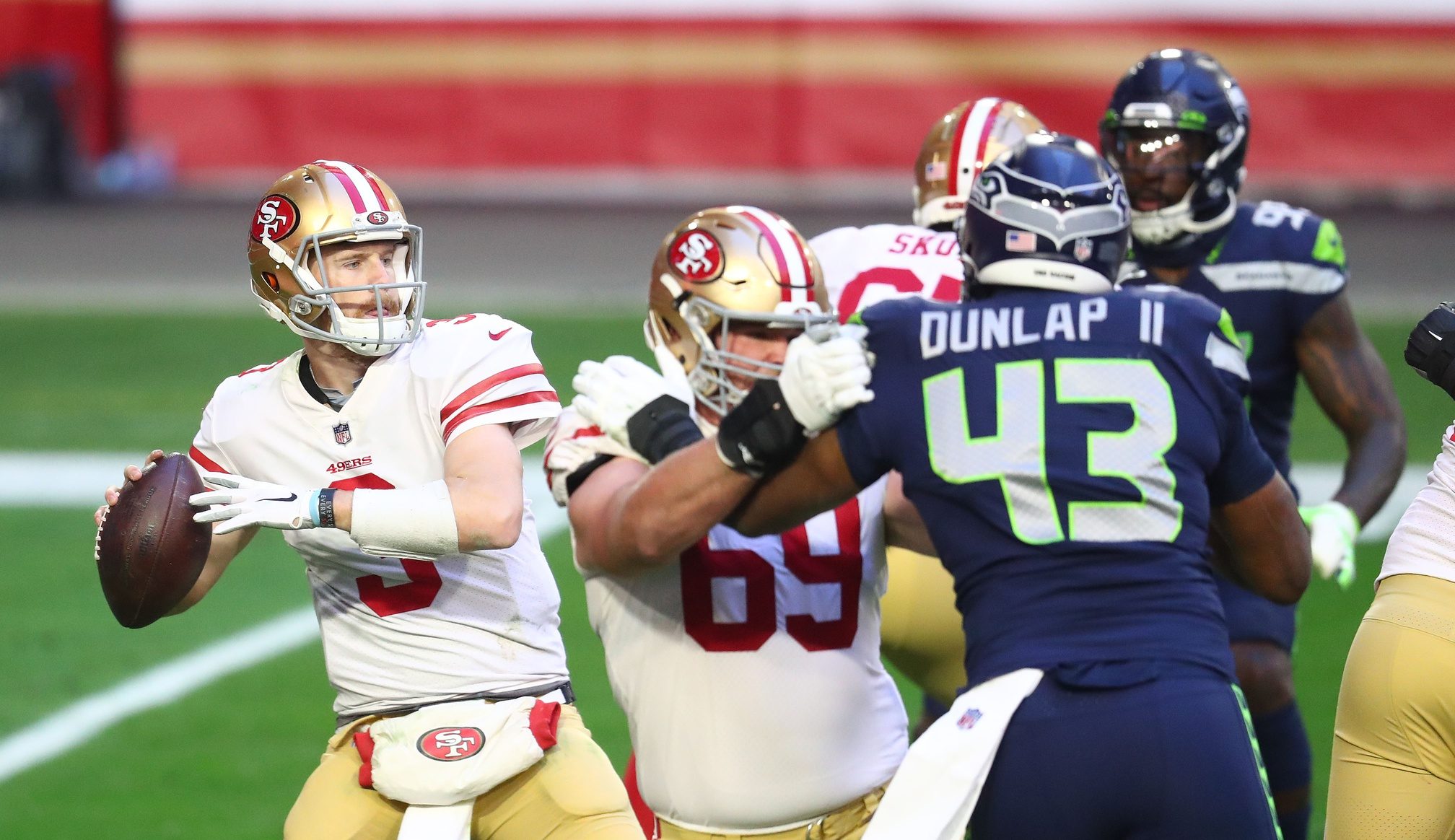 Former Florida DE Carlos Dunlap tests free agency, lands new NFL deal ...