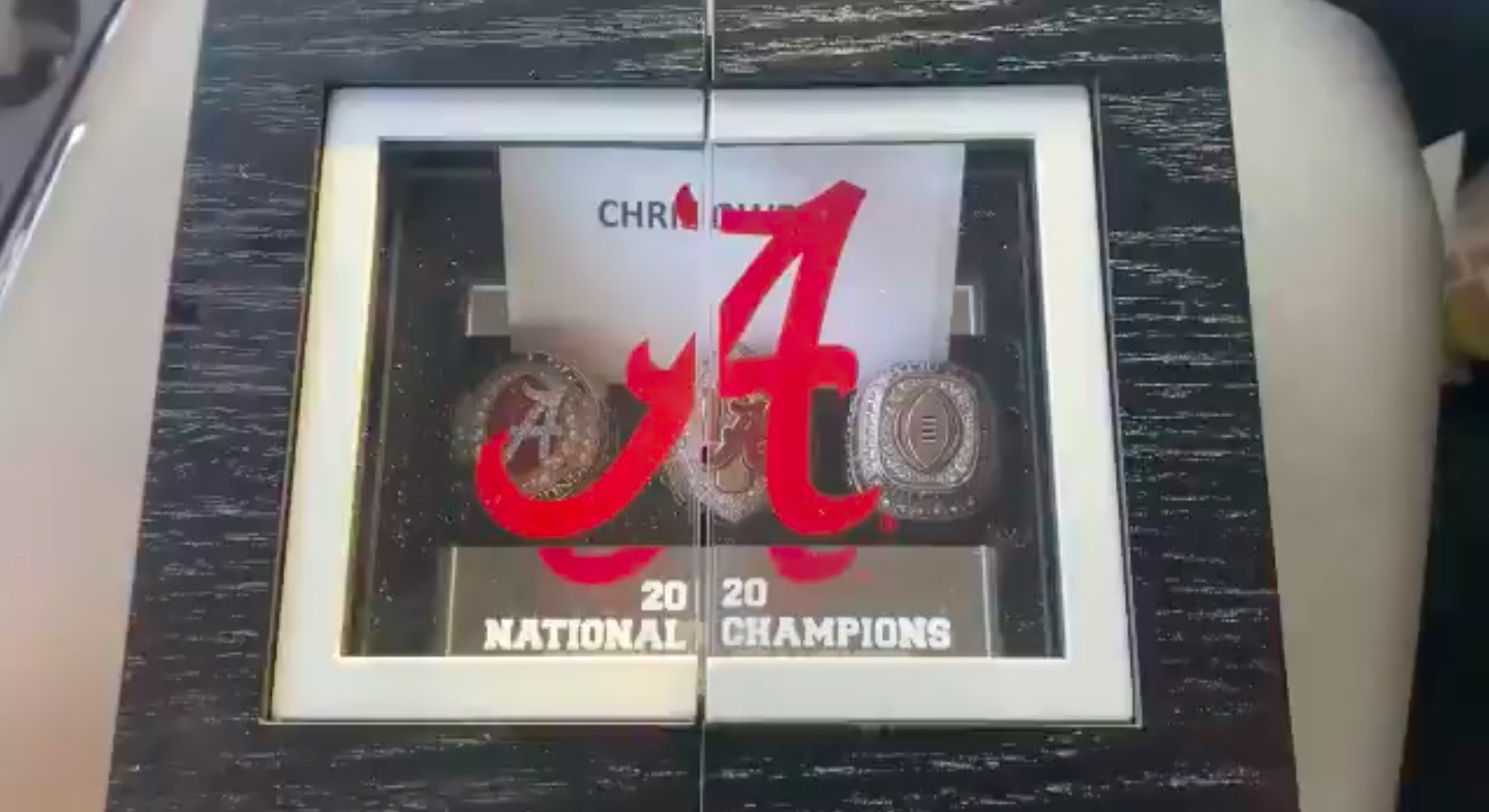 Alabama players show off their 2020 championship rings - Saturday Down ...