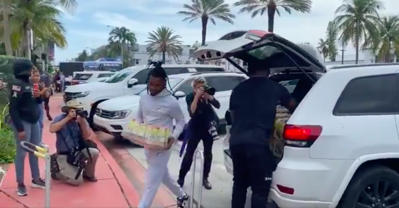 Jaylen Waddle, Tyler Herro arrive on scene to help families of ...