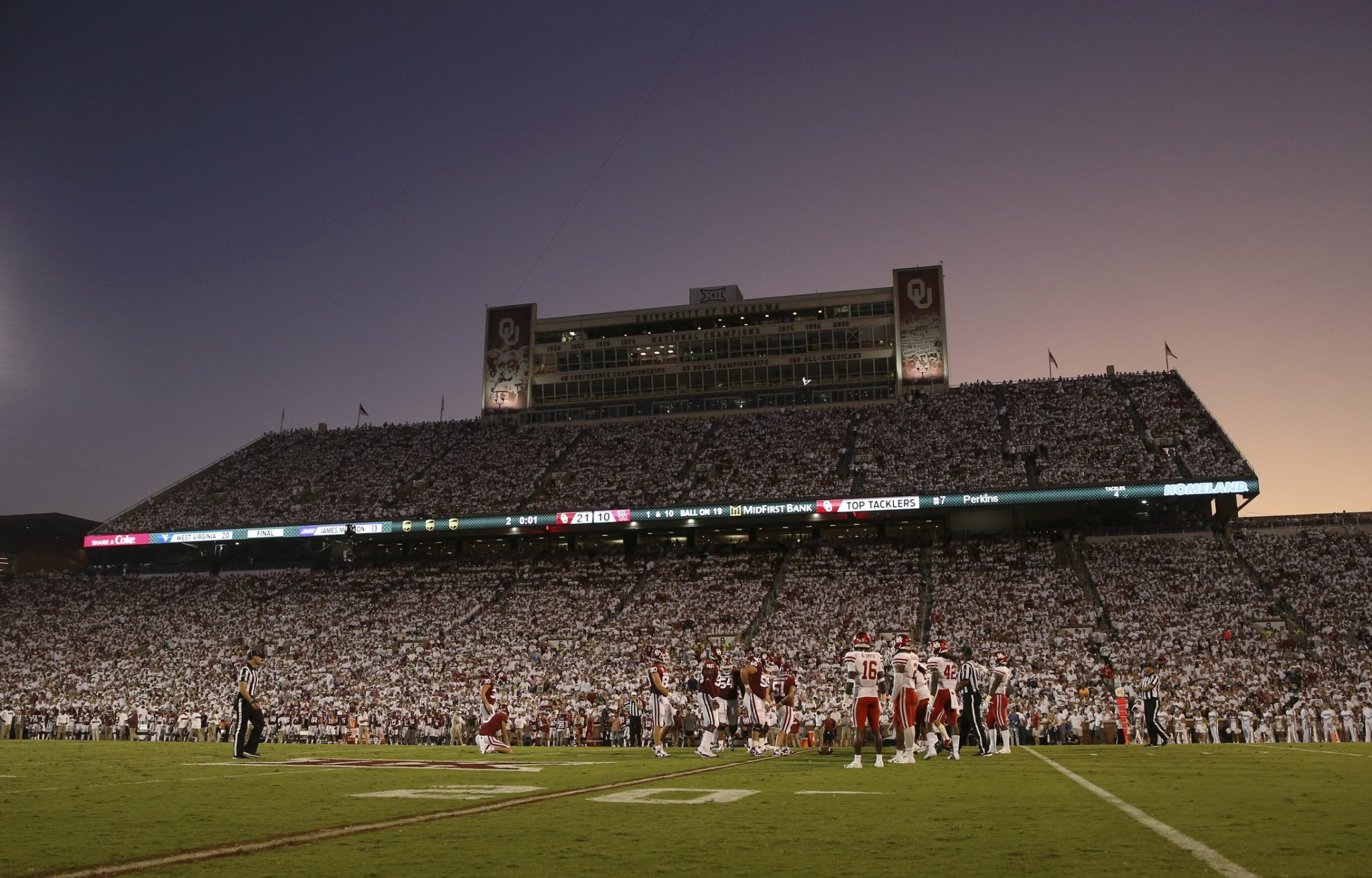Classy gesture: Oklahoma adds personal touch to field to welcome Tulane ...