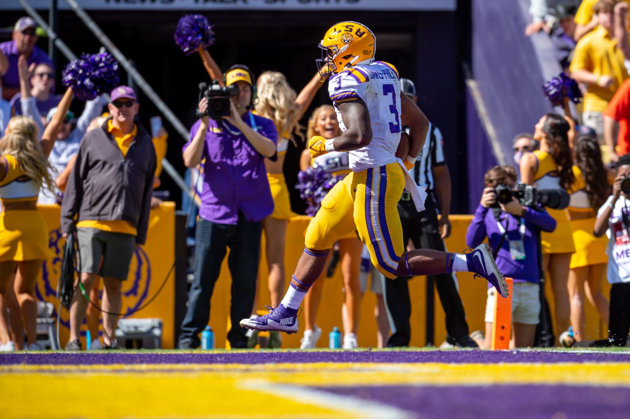 Rapid Reaction: Davis-Price runs for school record as LSU upsets No. 20 ...