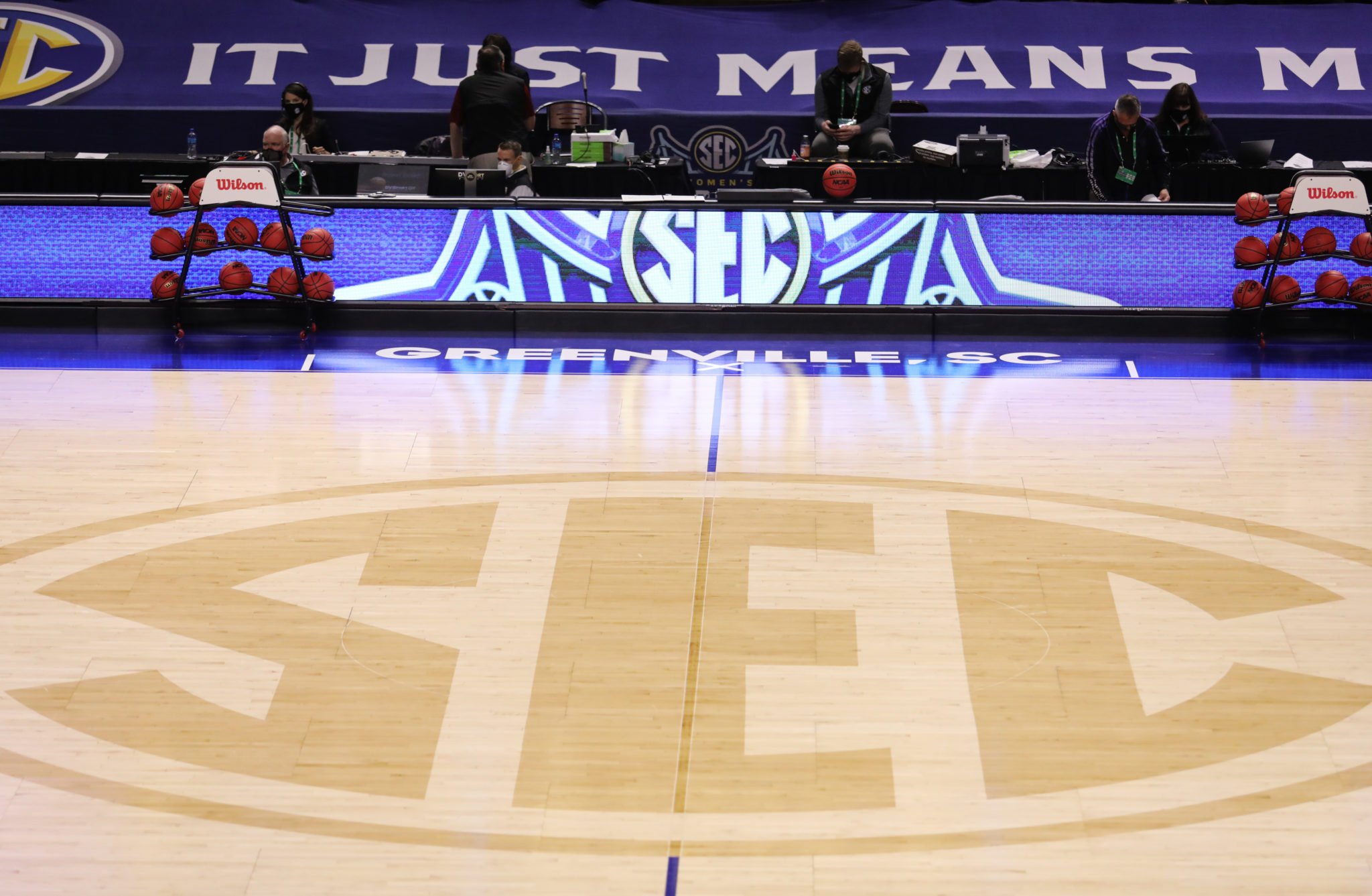 SEC unveils full conference TV schedule for 2023-24 basketball season ...