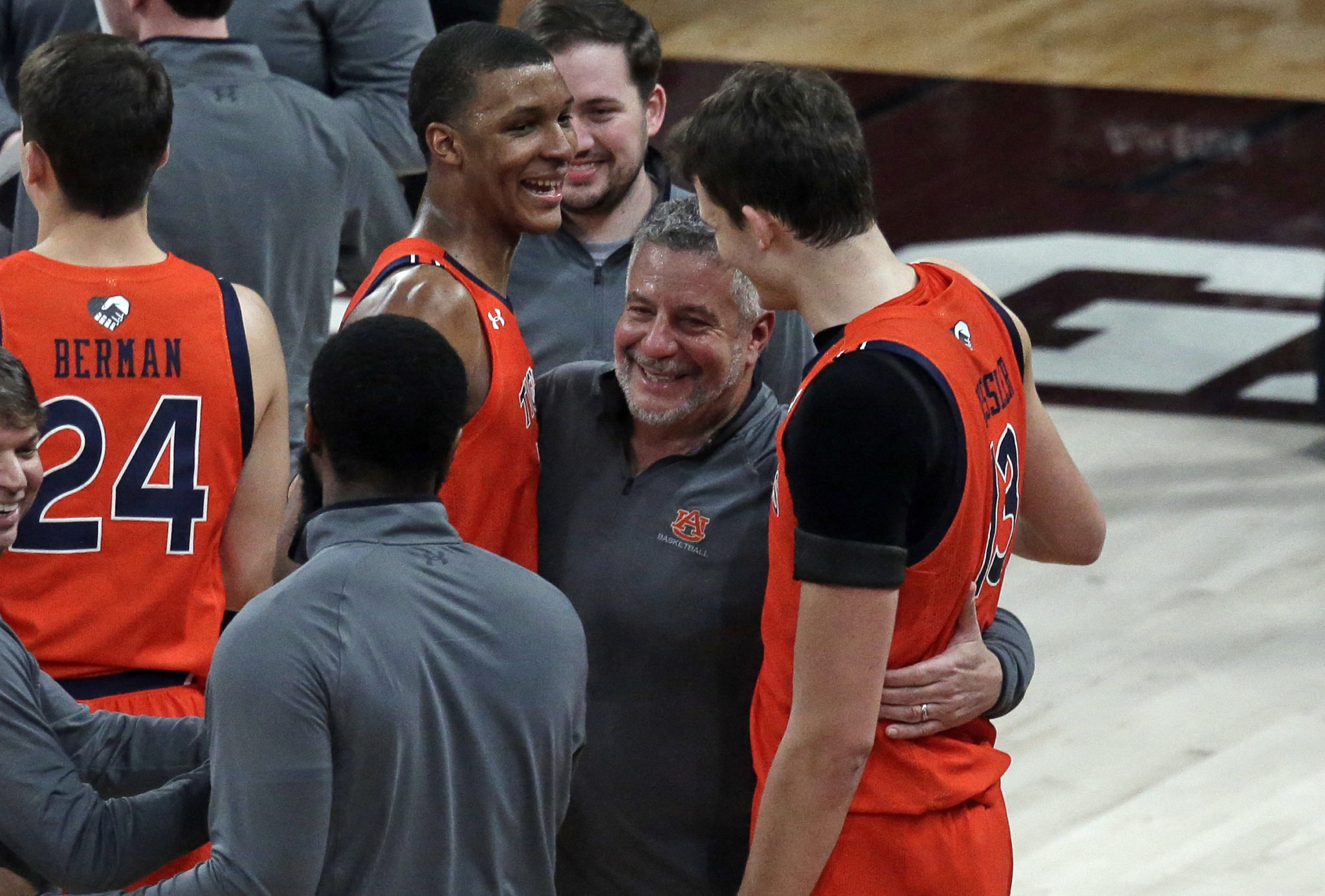 Bruce Pearl discusses special relationship between Jabari Smith, Walker ...