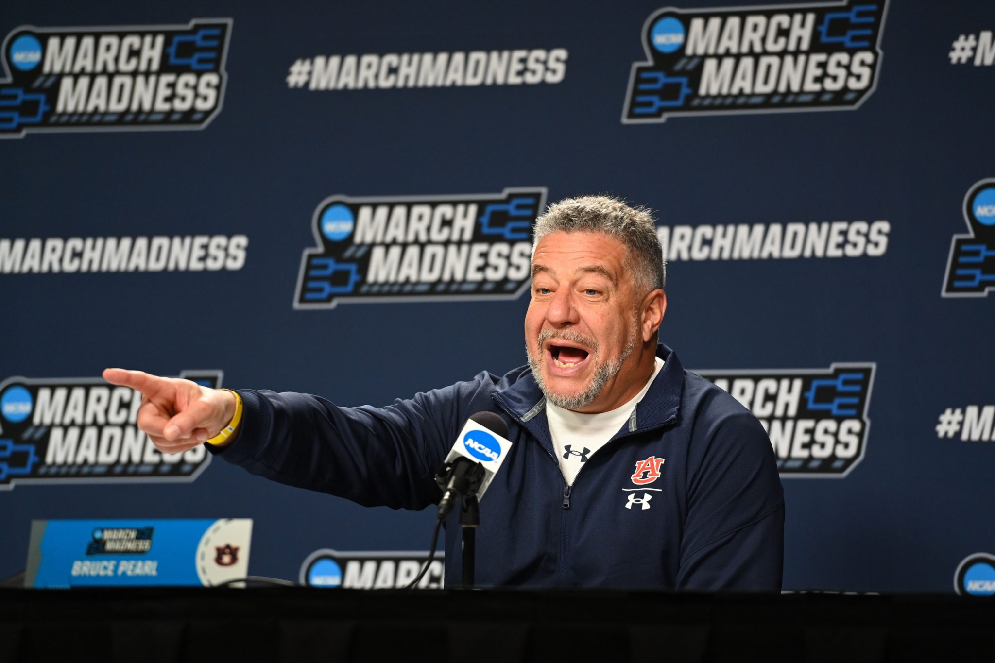 Auburn freshman to miss 3-4 weeks after knee surgery; Bruce Pearl also ...