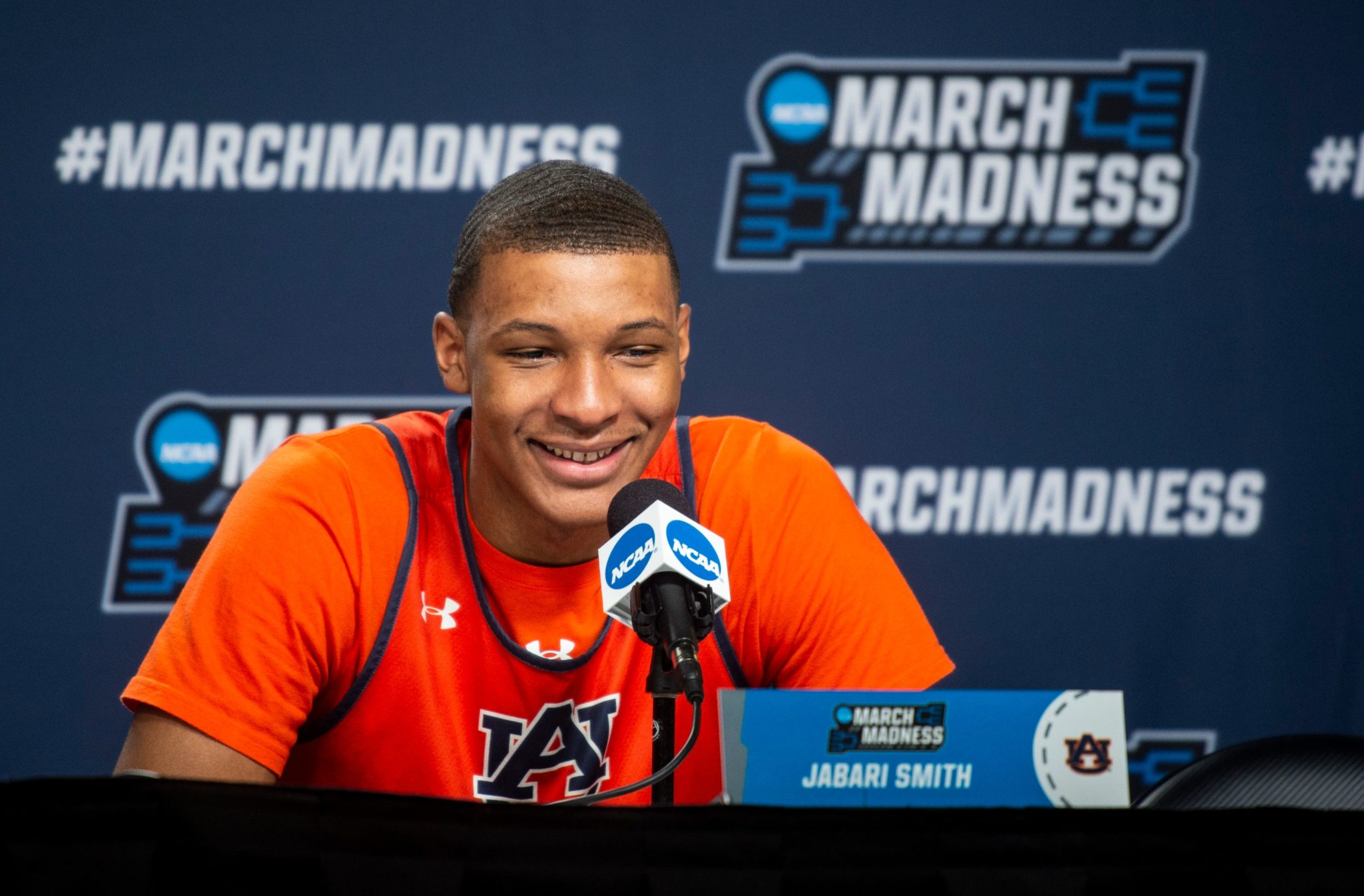One to show the kids: Jabari Smith reacts to jaw-dropping dunk in NCAA ...