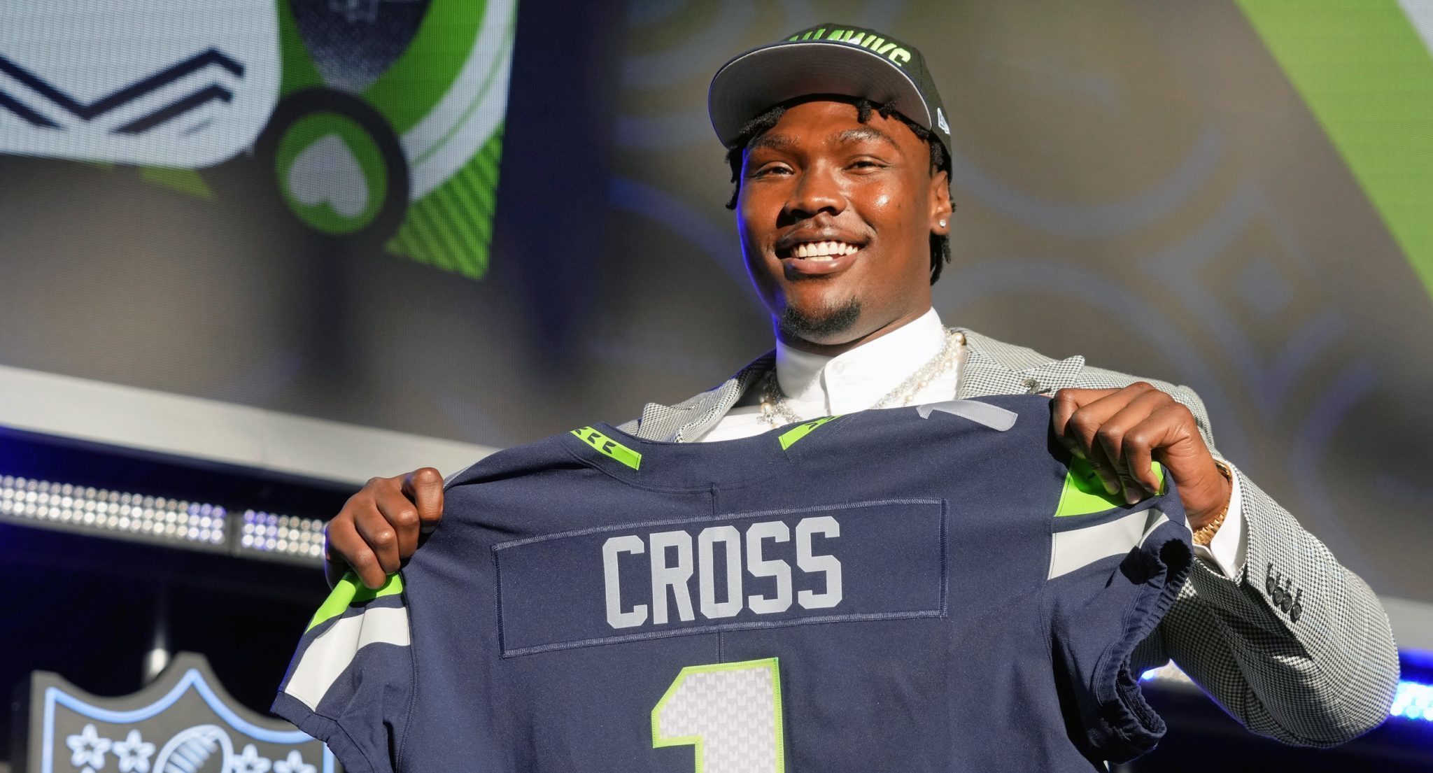 Charles Cross, No. 9 overall pick in 2022 NFL Draft, signs contract ...