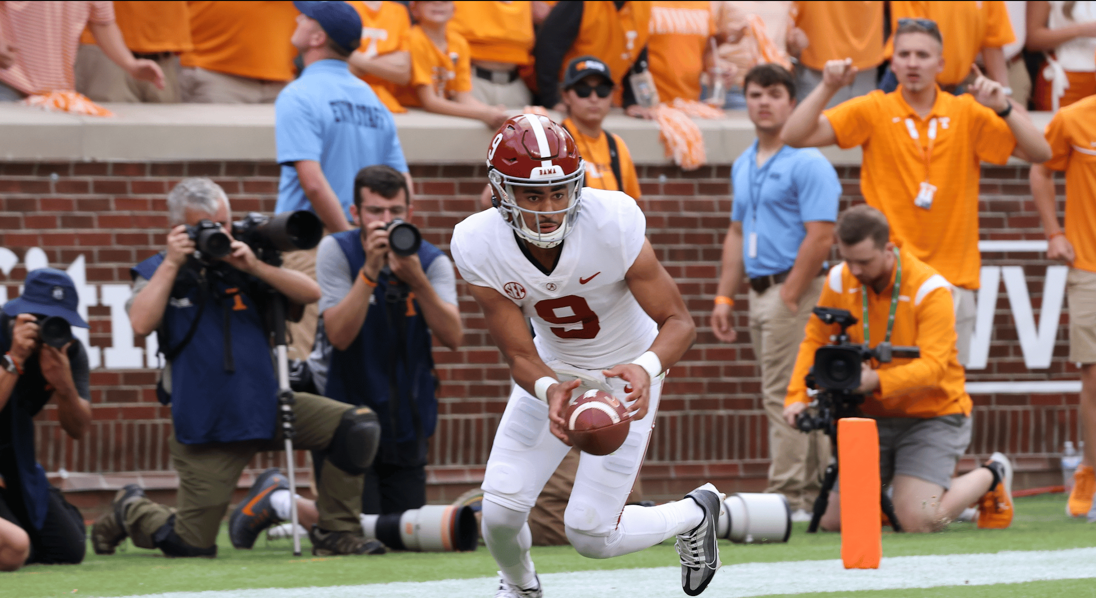 Alabama mistakes prove too costly, as fans and media react to late ...