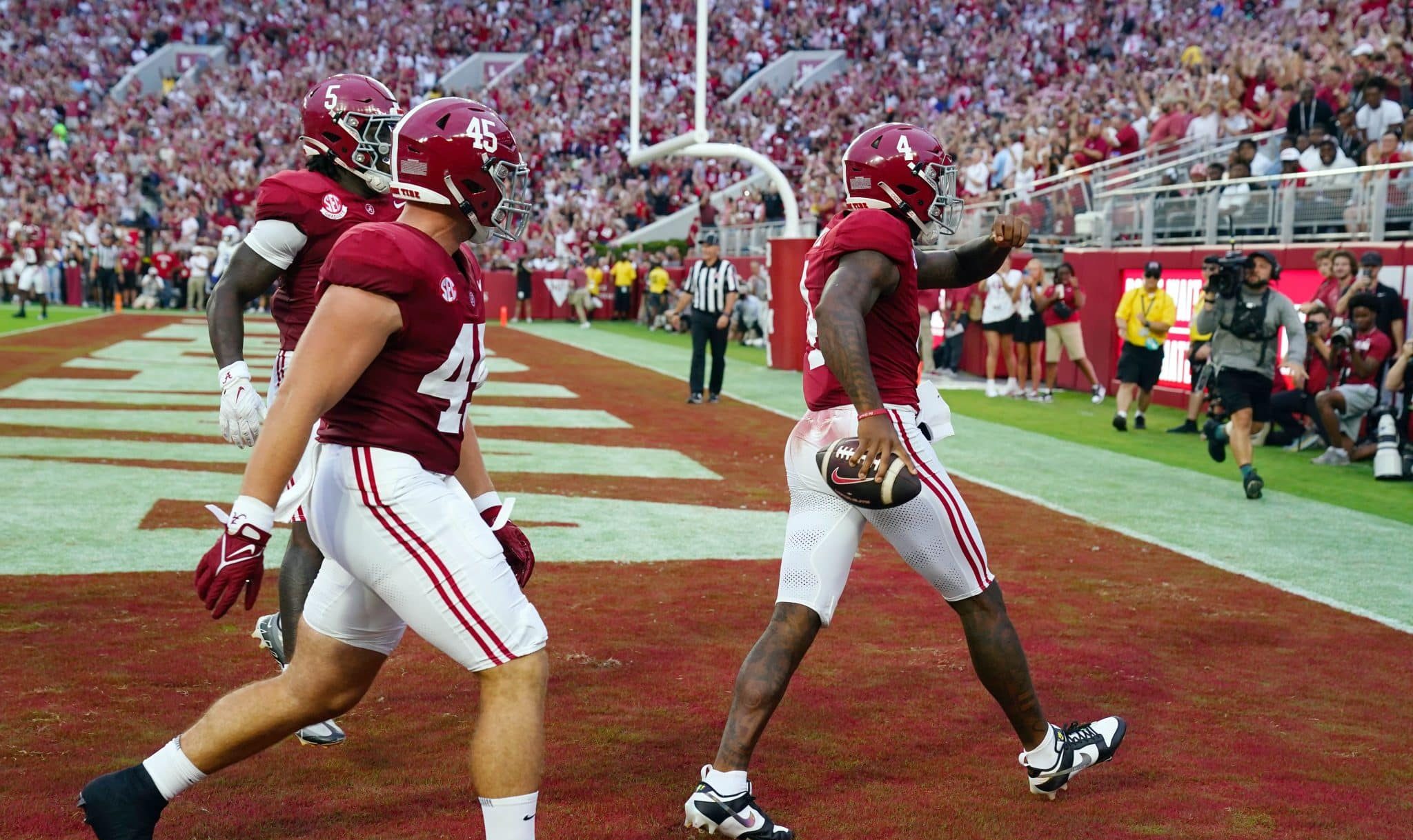 Alabama offers clarity into QB approach as Texas awaits - Saturday Down ...