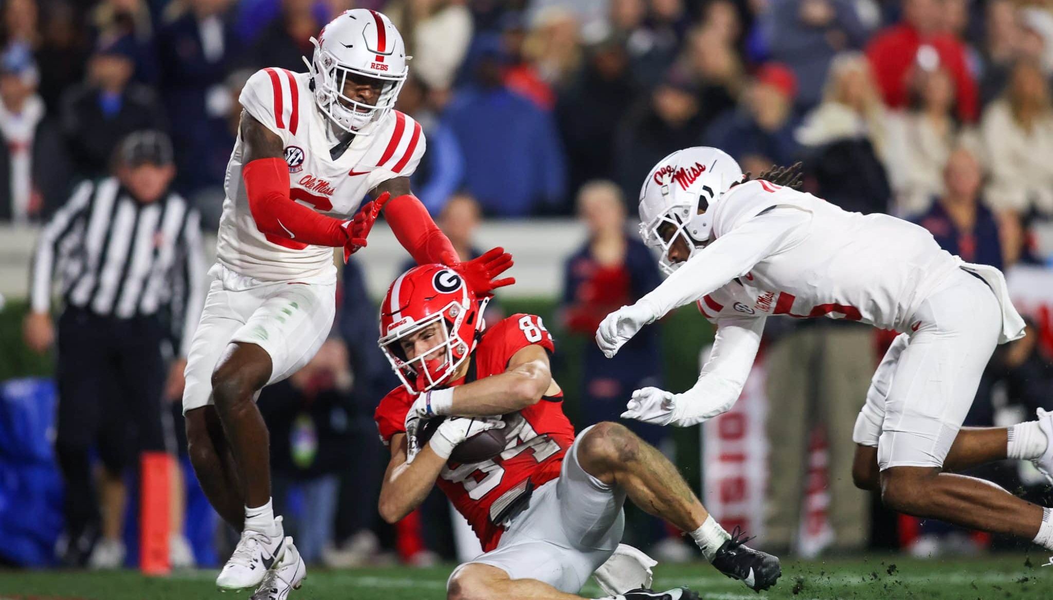 Fans clown Ole Miss' defense for horrid early performance against No. 2 ...