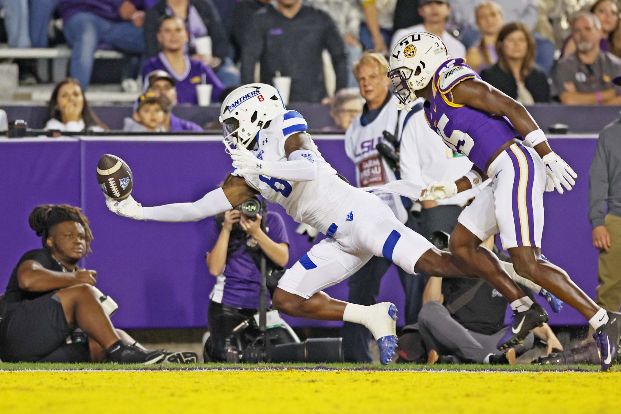 'Worst LSU defense ever:' Fans blast Tigers defense for awful play vs ...