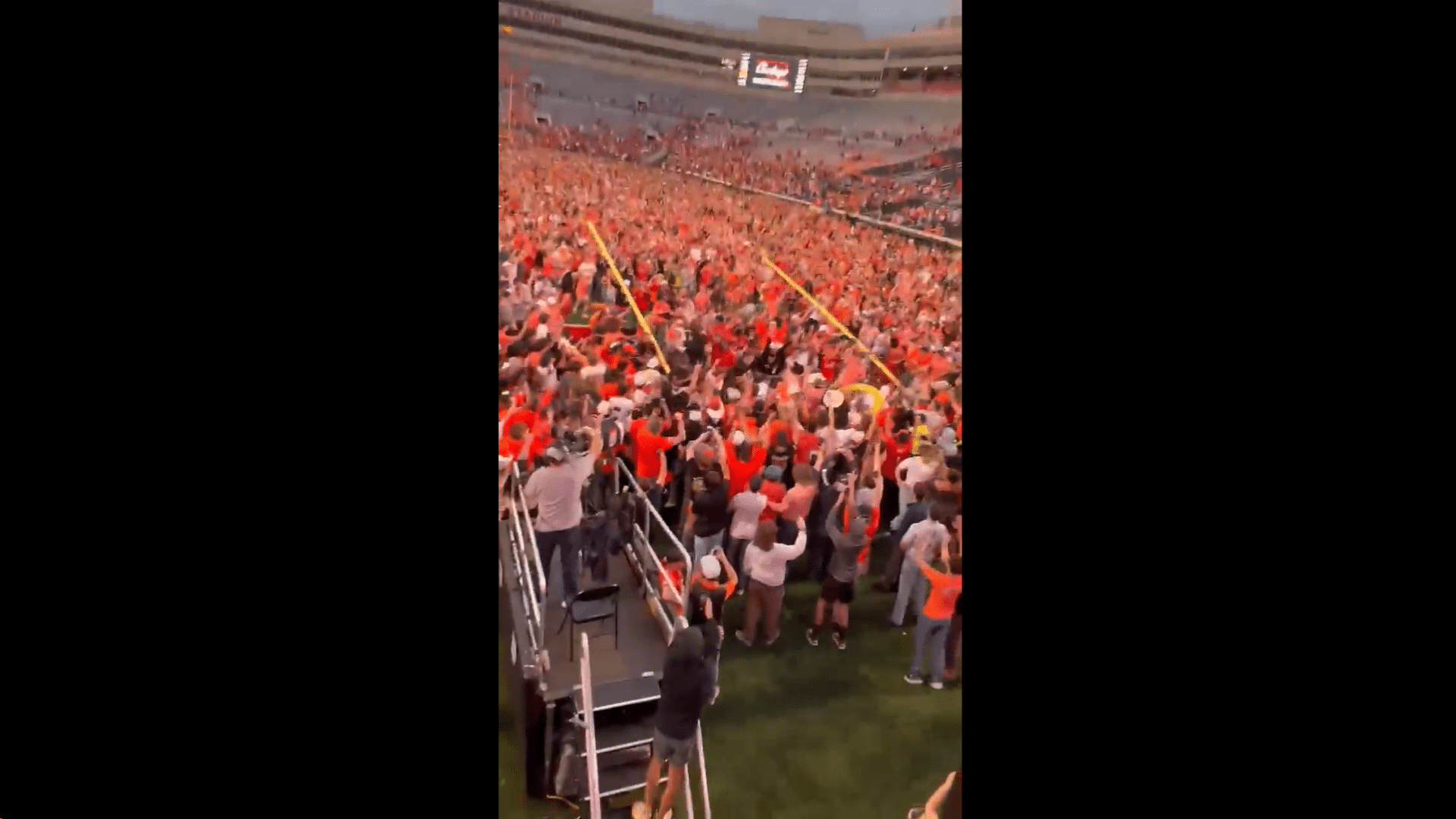 Oklahoma State fans rip down goalposts after winning last Bedlam ...