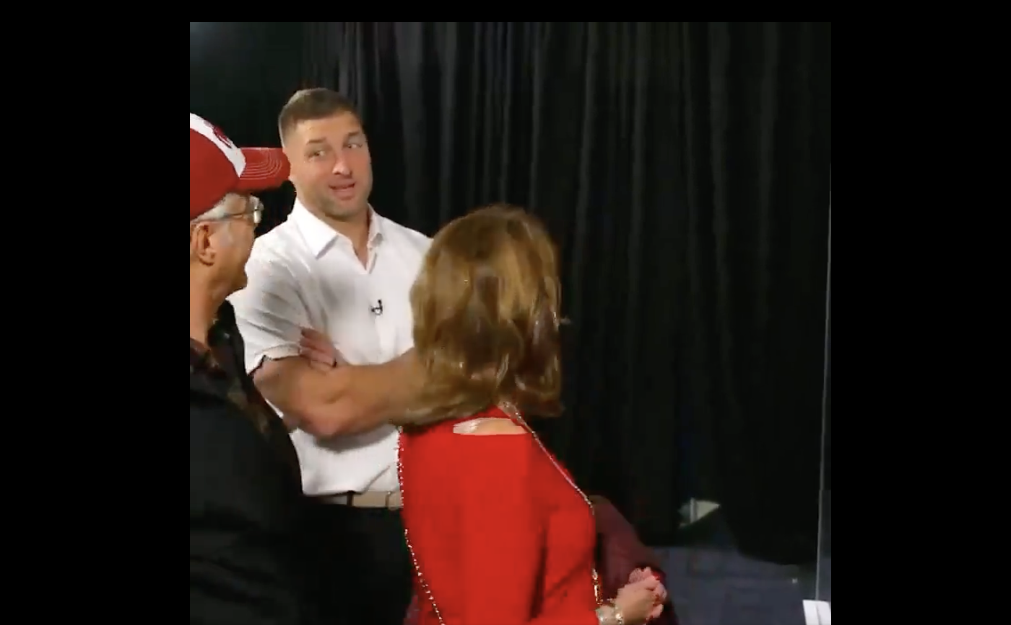 Tim Tebow surprises fans at College Football Hall of Fame - Saturday ...