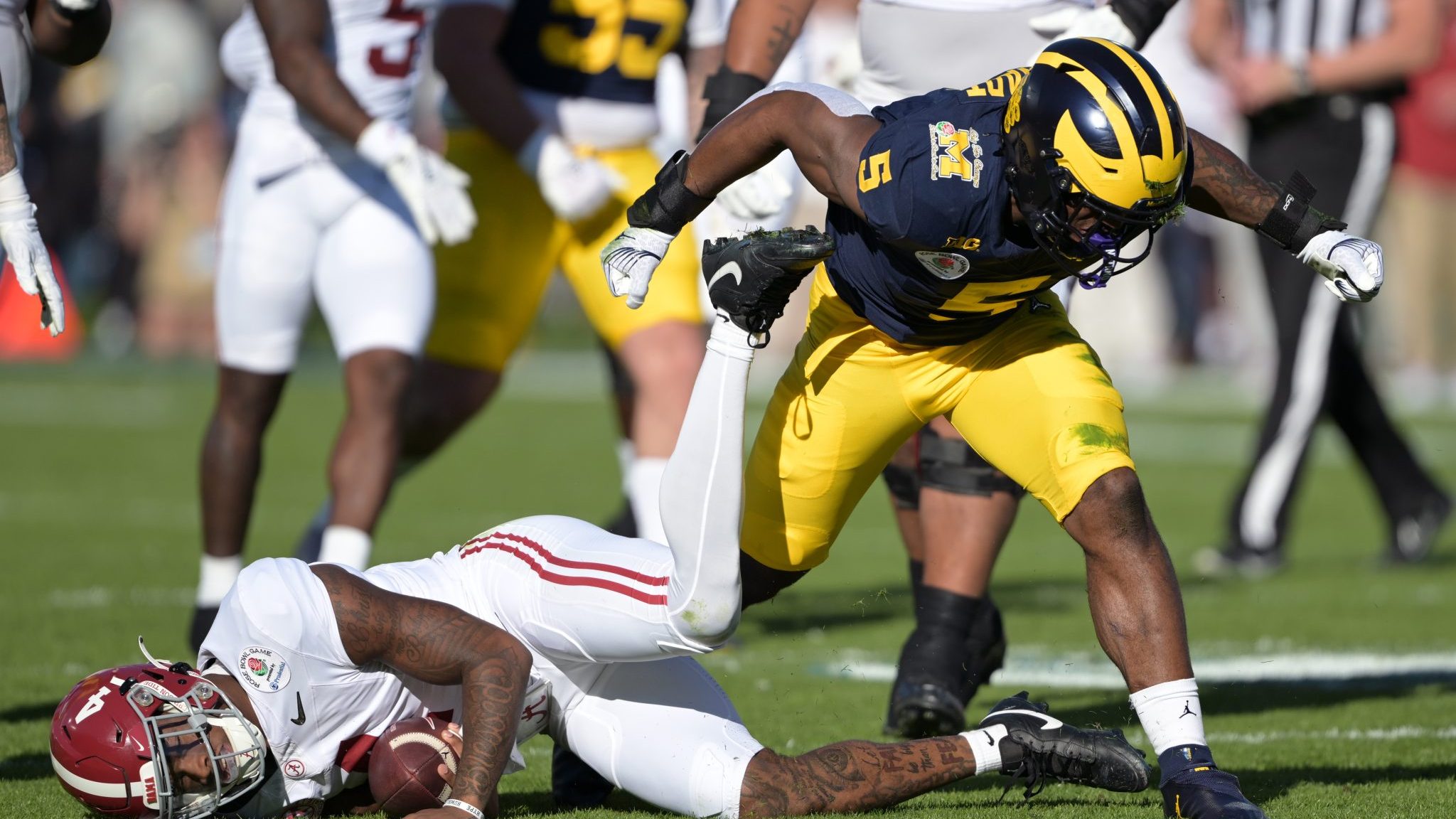 Michigan pass rush sets all-time CFP record for most sacks in a half vs ...