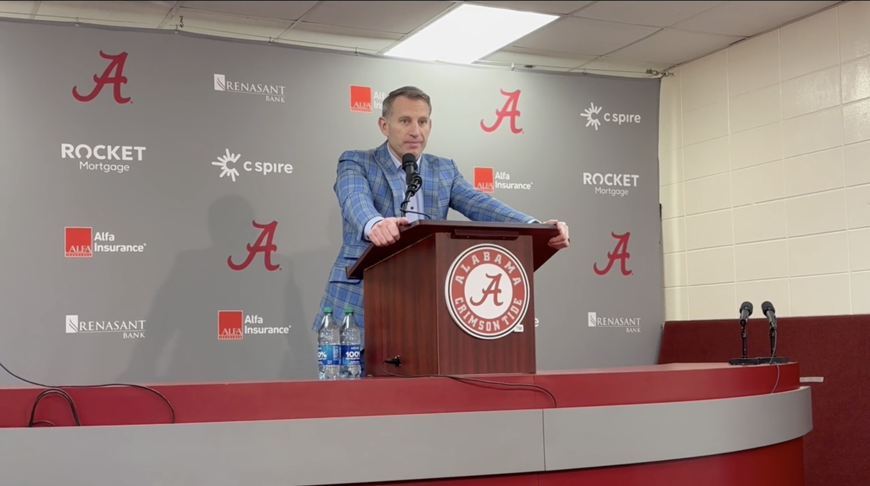 Nate Oats praises Neville Arena, compares it to a small HS gym: 'That ...