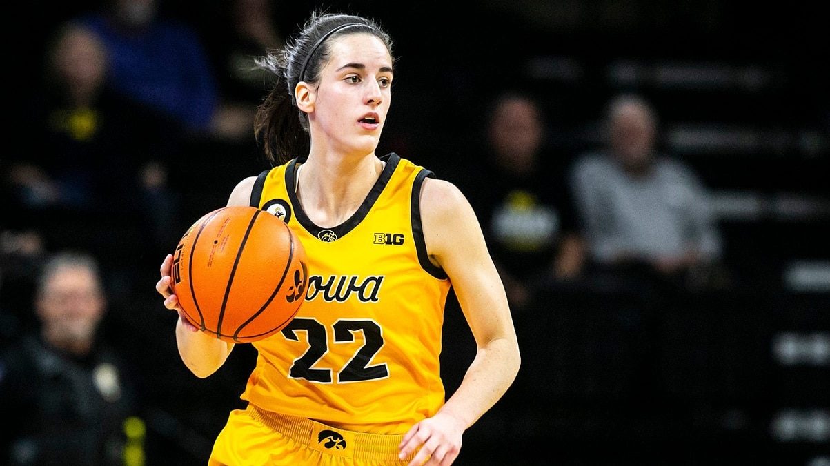 Caitlin Clark breaks NCAA women's all-time scoring record vs. Michigan ...
