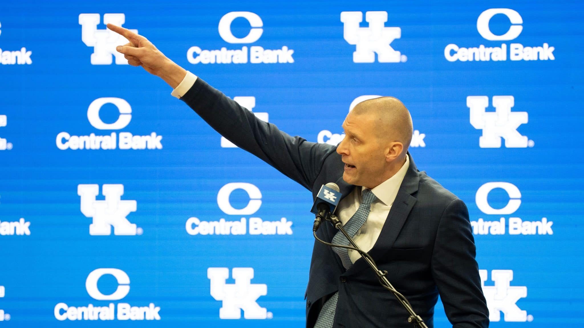 Kentucky lands commitment from impact Drexel big man, first portal ...