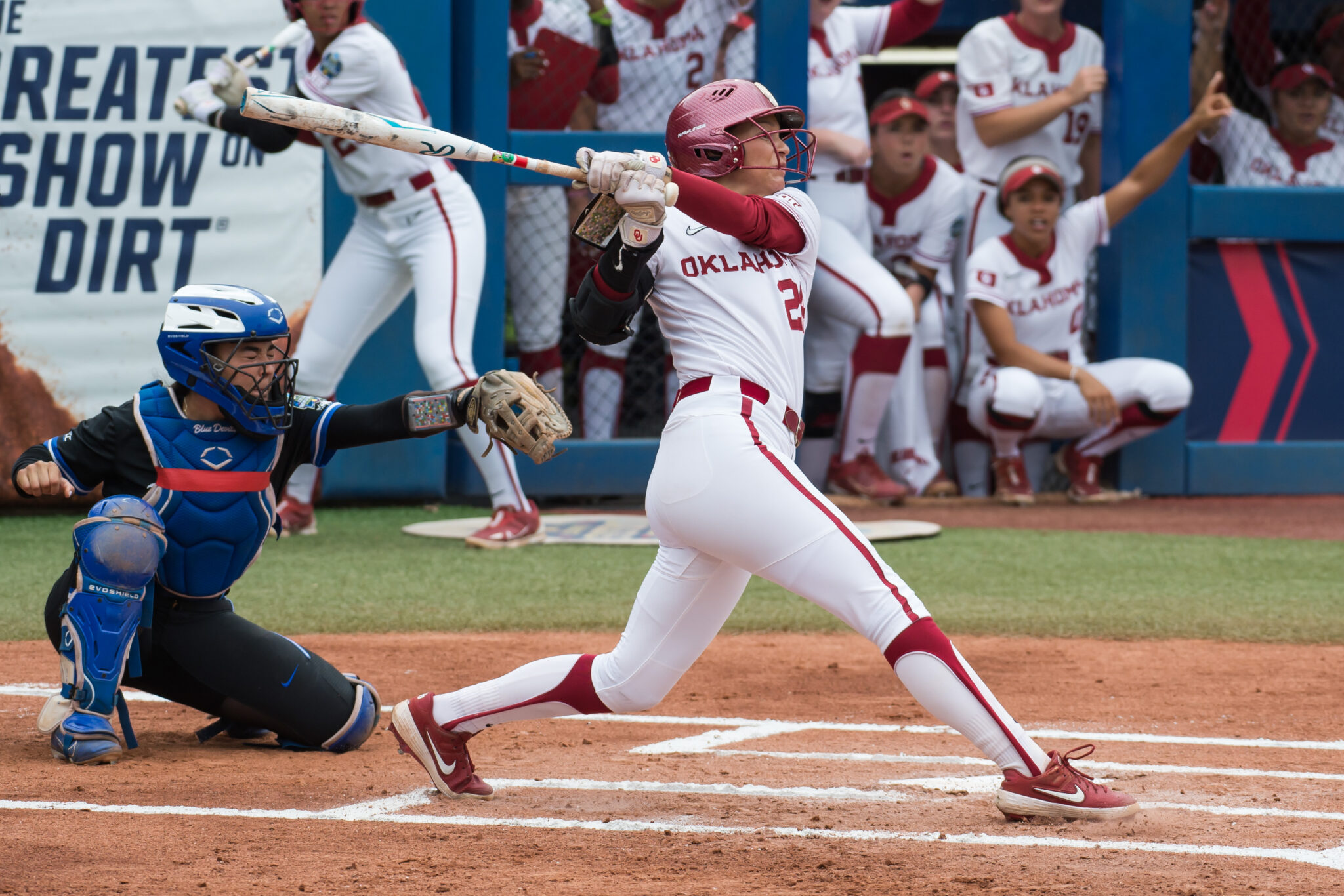 Oklahoma softball run-rules Duke in opening round of Women's College ...